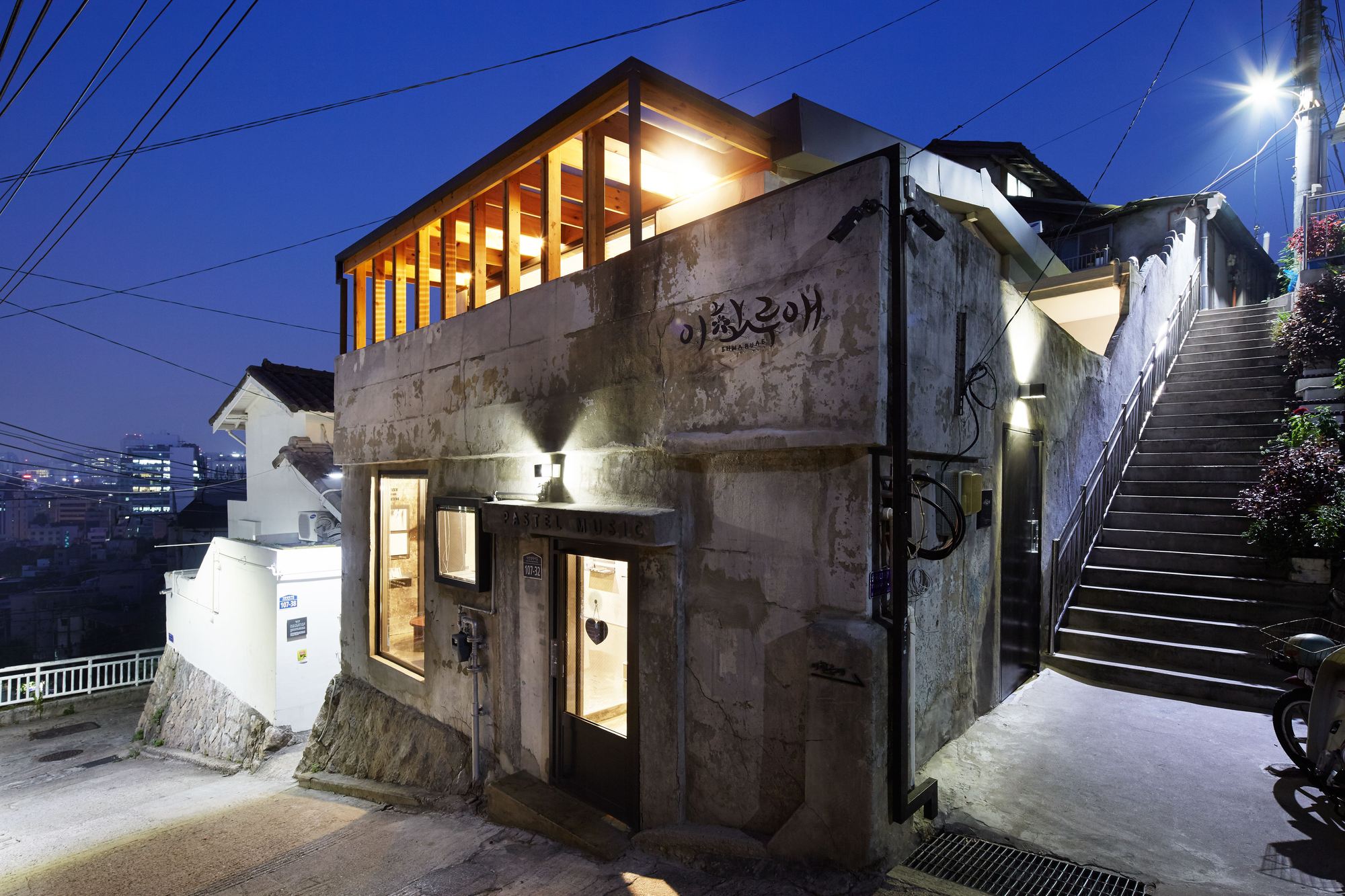 Gallery of IHWARUAE / Z_Lab - 10