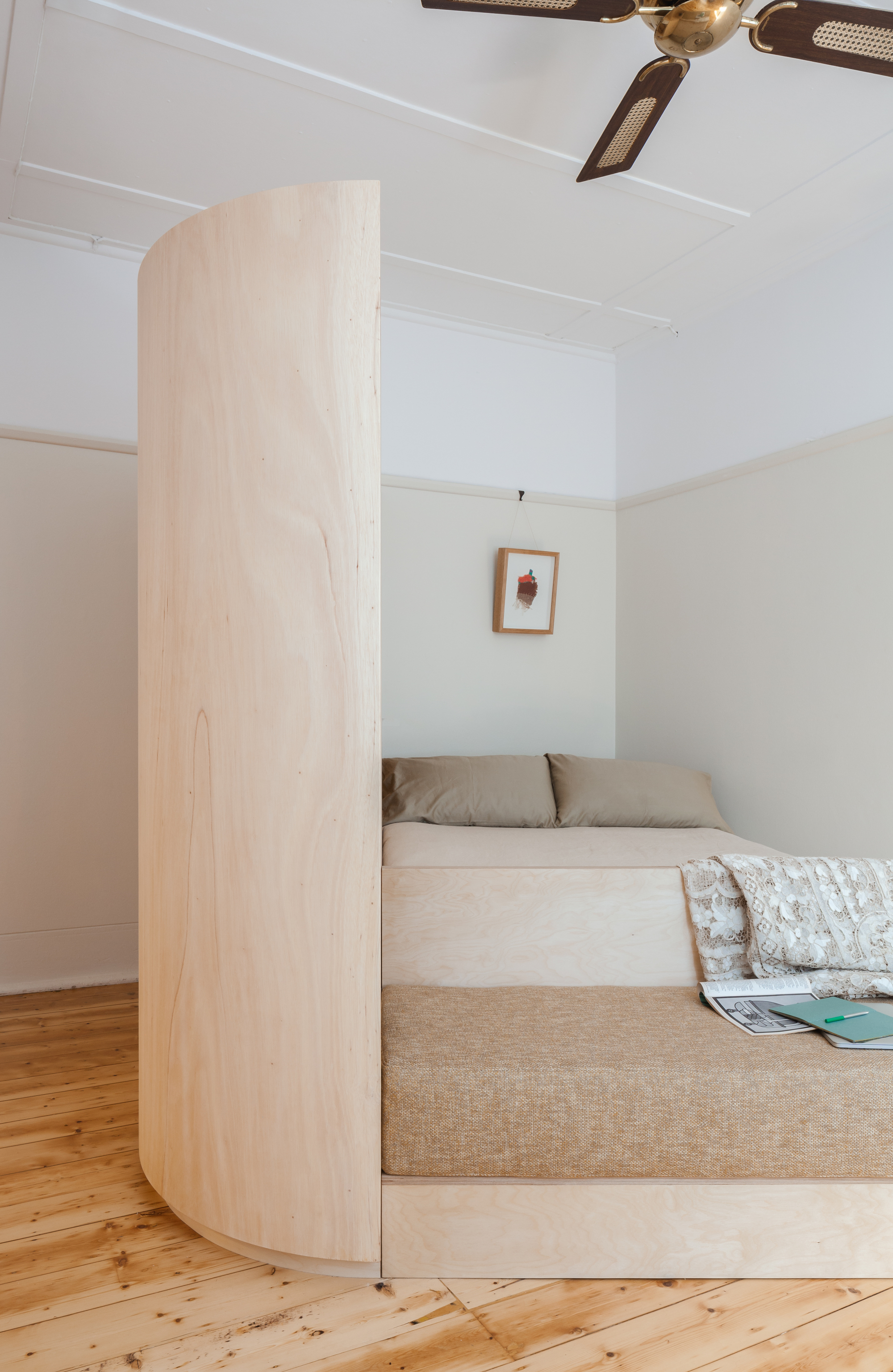 Gallery of Small and Sculpted Studio Apartment / Catseye Bay Design - 17