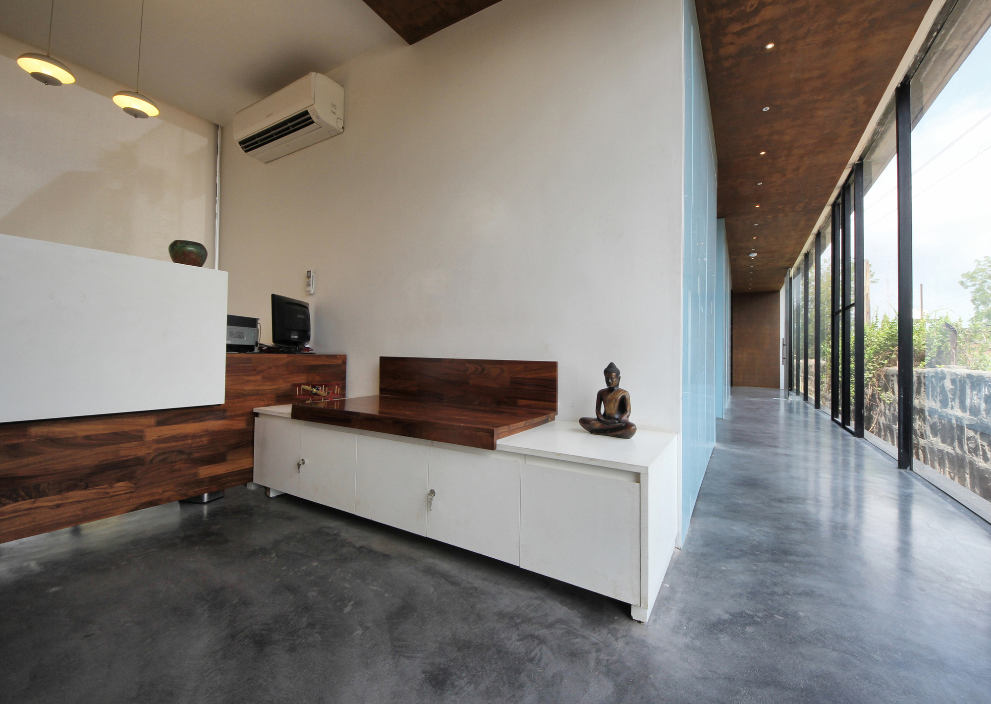 Gallery of Office@Threshold / Reasoning Instincts Architecture Studio - 12