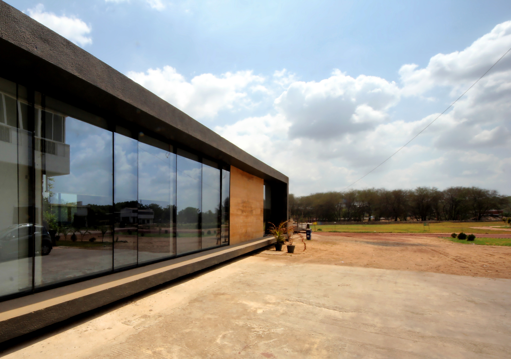 Gallery of Office@Threshold / Reasoning Instincts Architecture Studio - 4