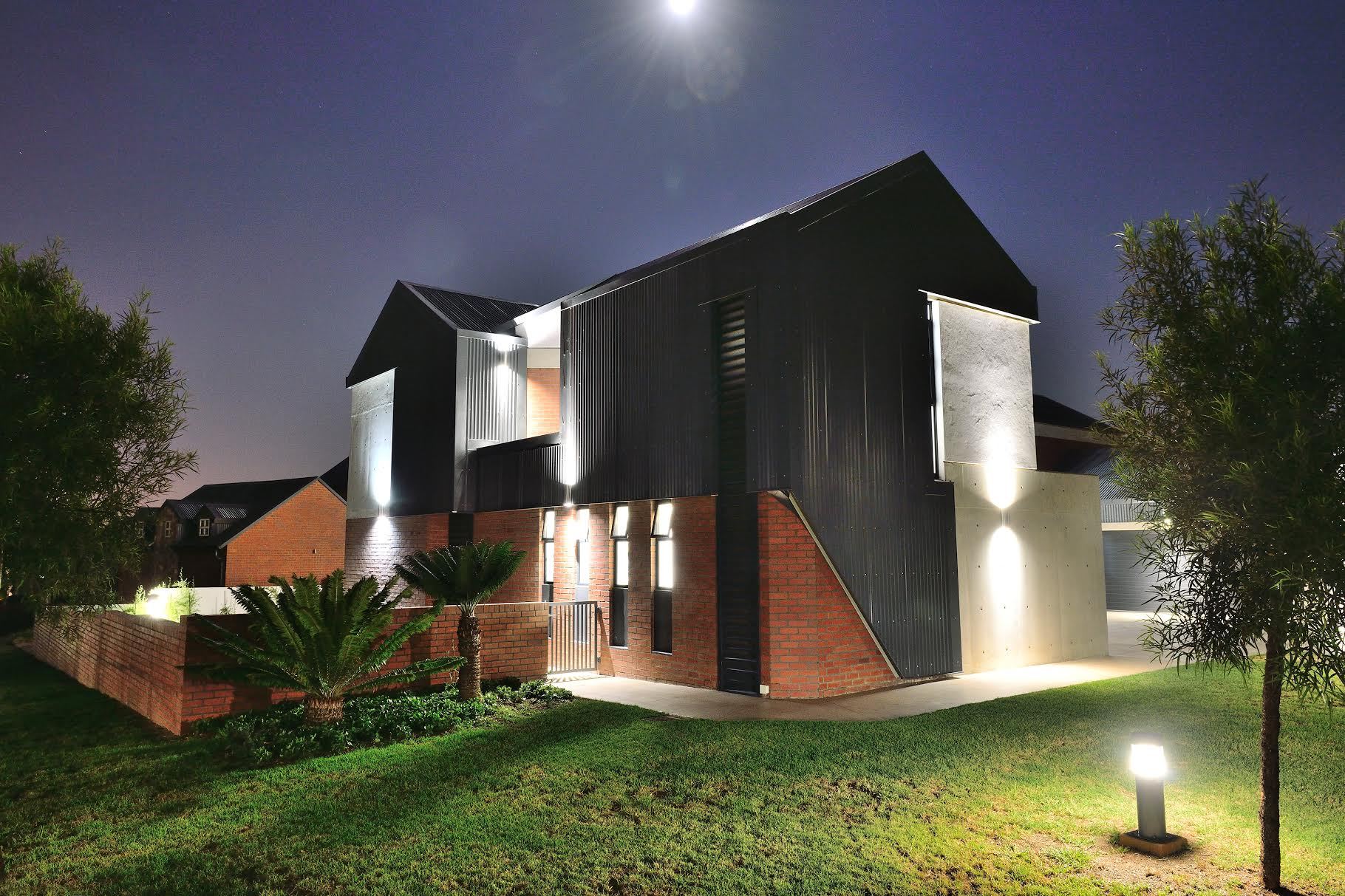 Gallery of Heliotrope Home / Eftychis Architects - 13