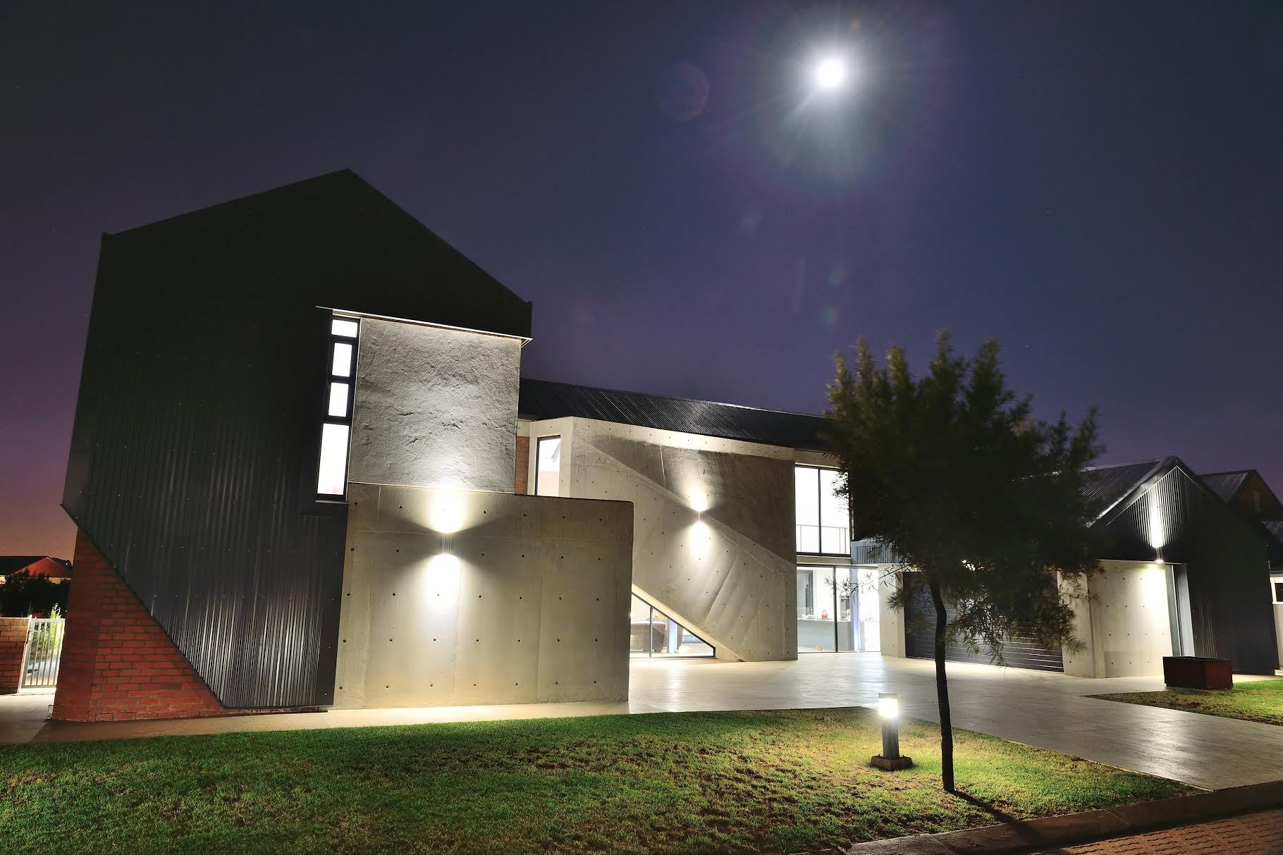 Gallery of Heliotrope Home / Eftychis Architects - 11