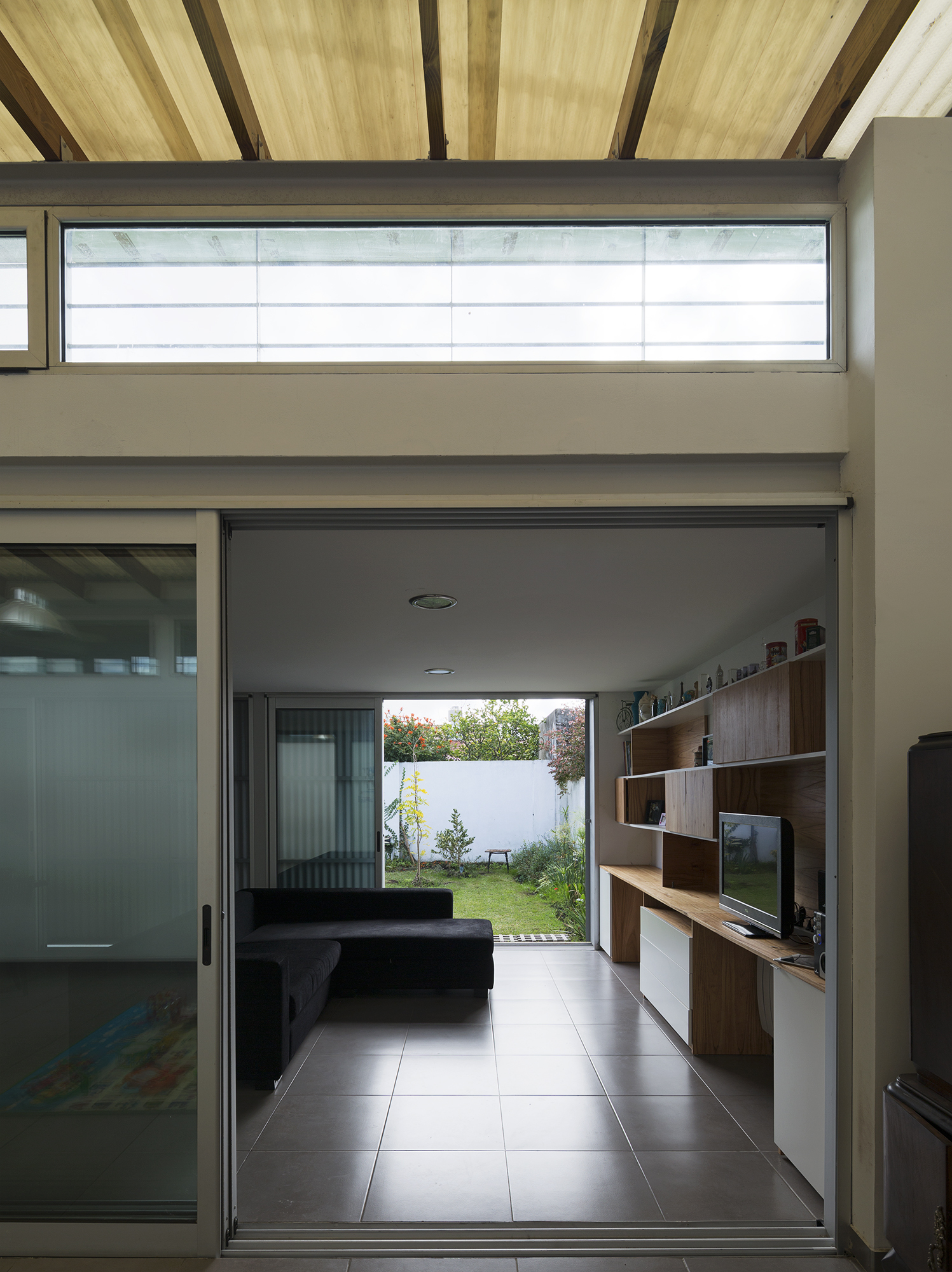 Gallery of Silent House IV / Leonardo Jáuregui + Leandro Zapata - 16