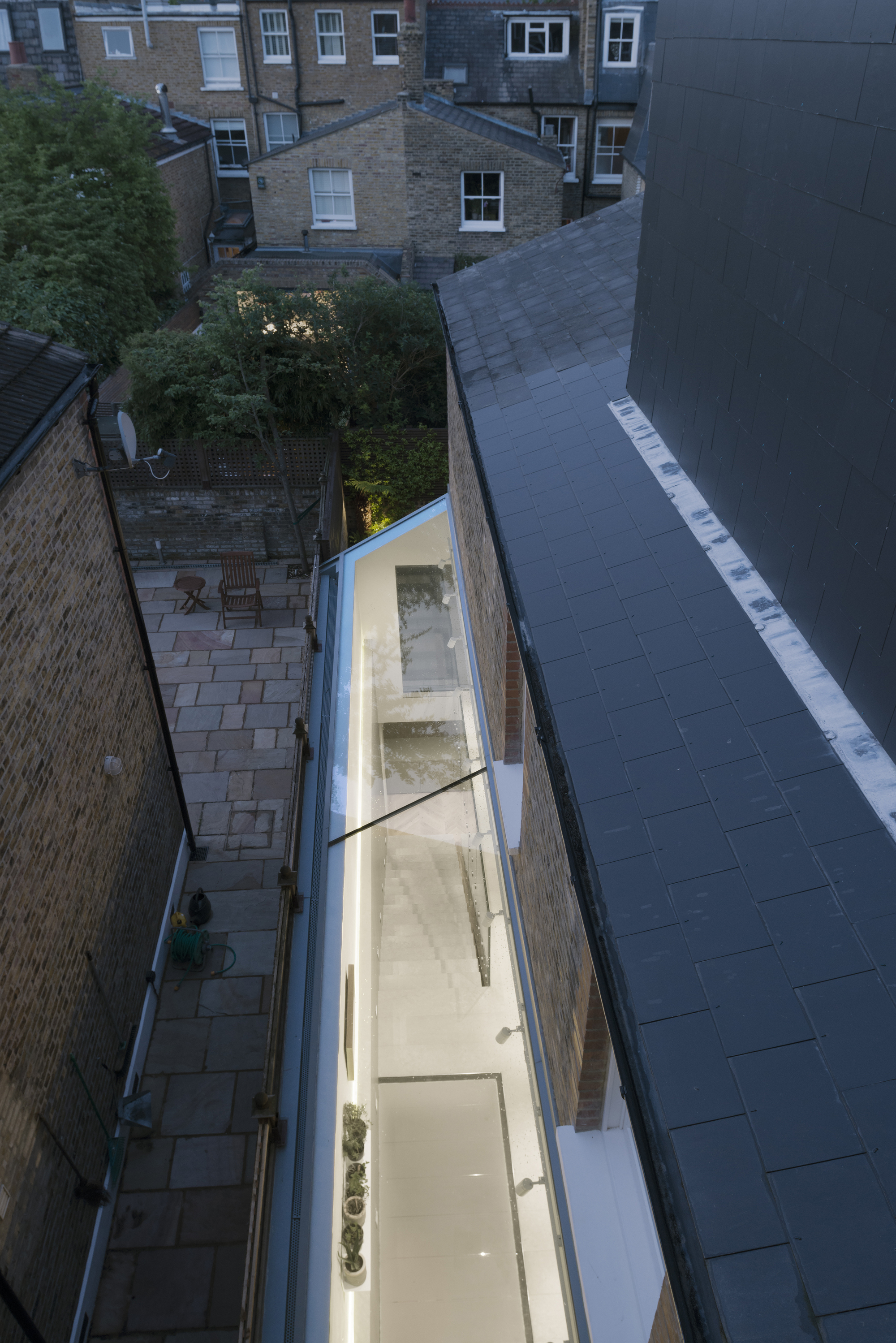 Gallery of Lightwell House / Emergent Design Studios - 5