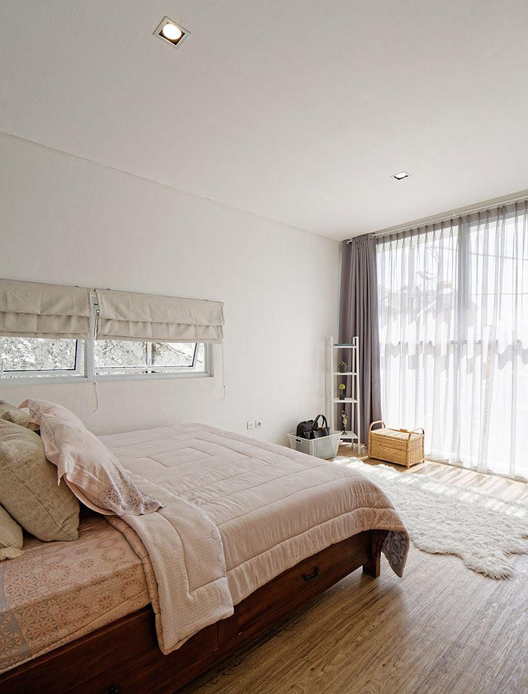 Gallery of Splow House / DELUTION - 13