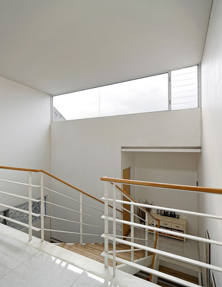 Gallery of Splow House / DELUTION - 19