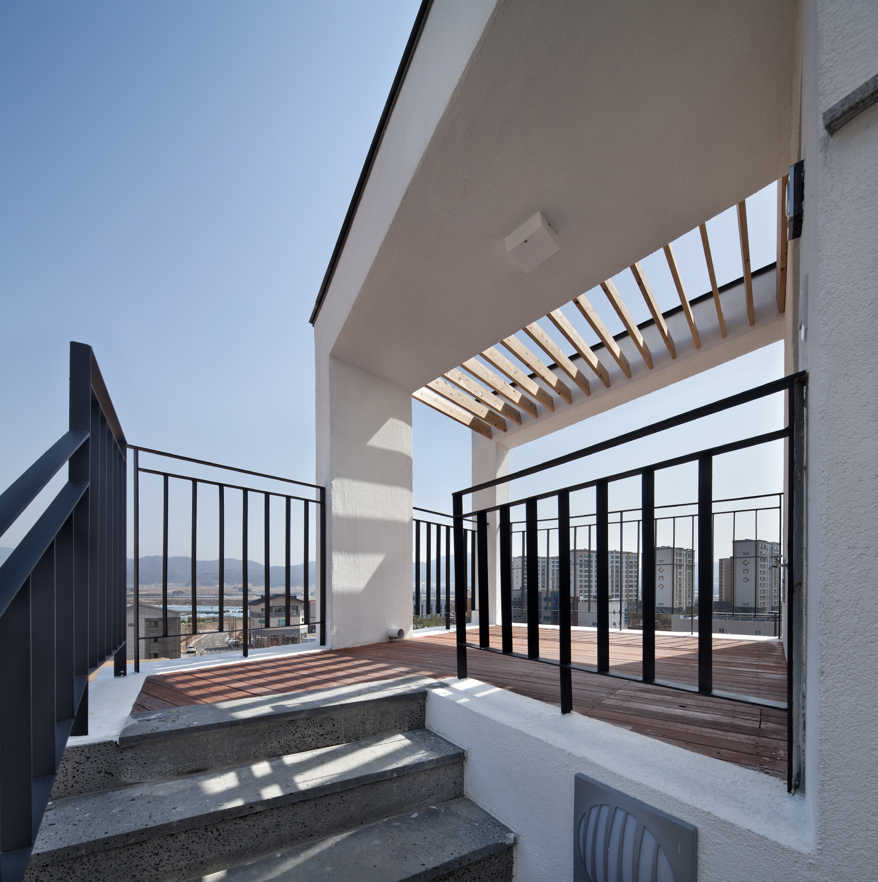Gallery of Double House / On Architects Inc. - 4