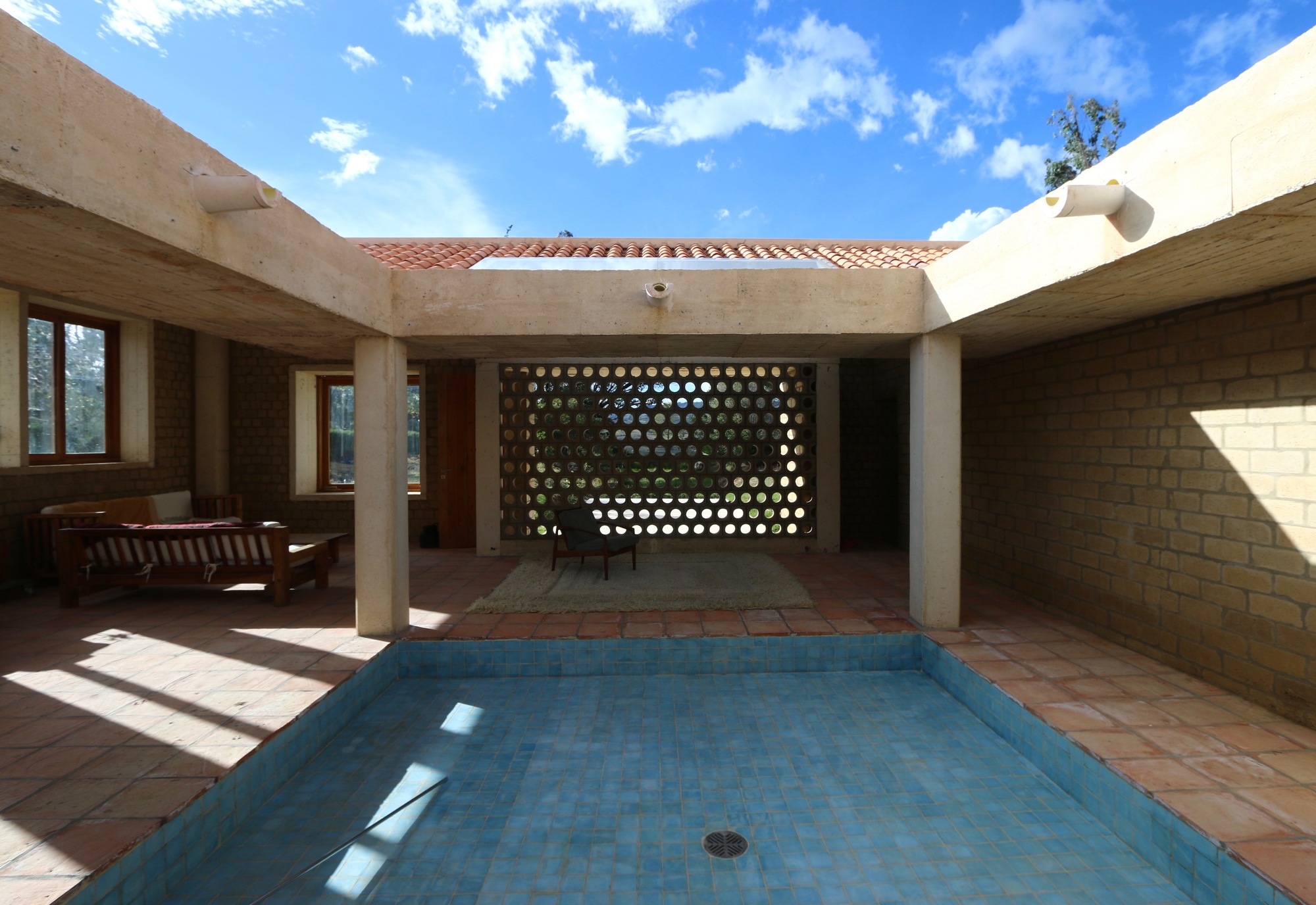 Earth House / Alfonso Arango | ArchDaily