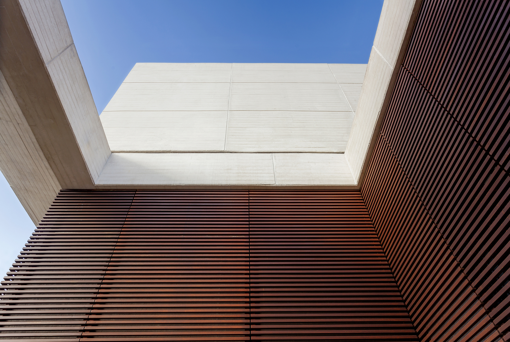 Gallery of MR House / H+H Arquitectos - 16