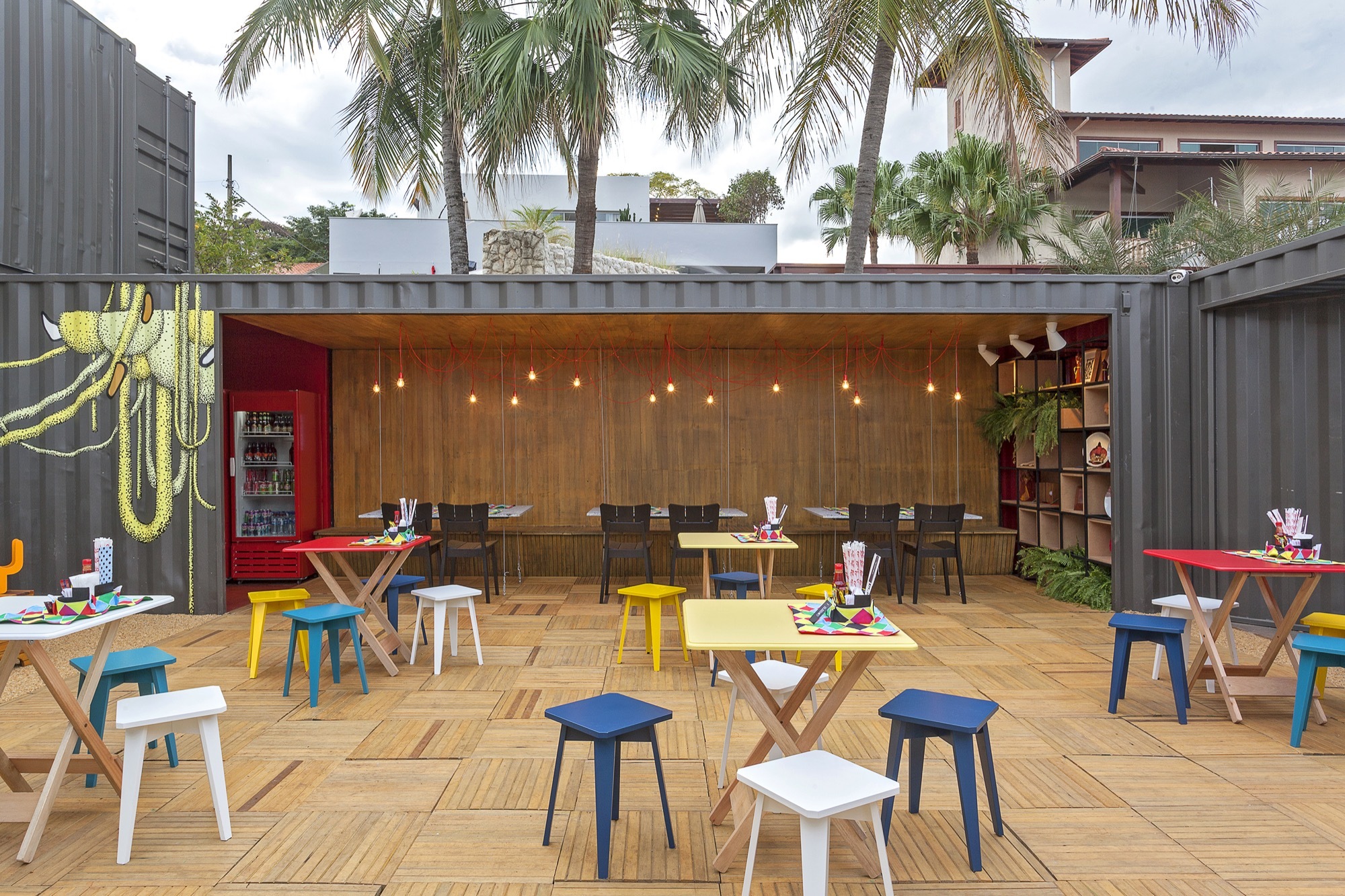 Galeria de Restaurante Container / Bernardo Horta Arquiteto + Meius ...