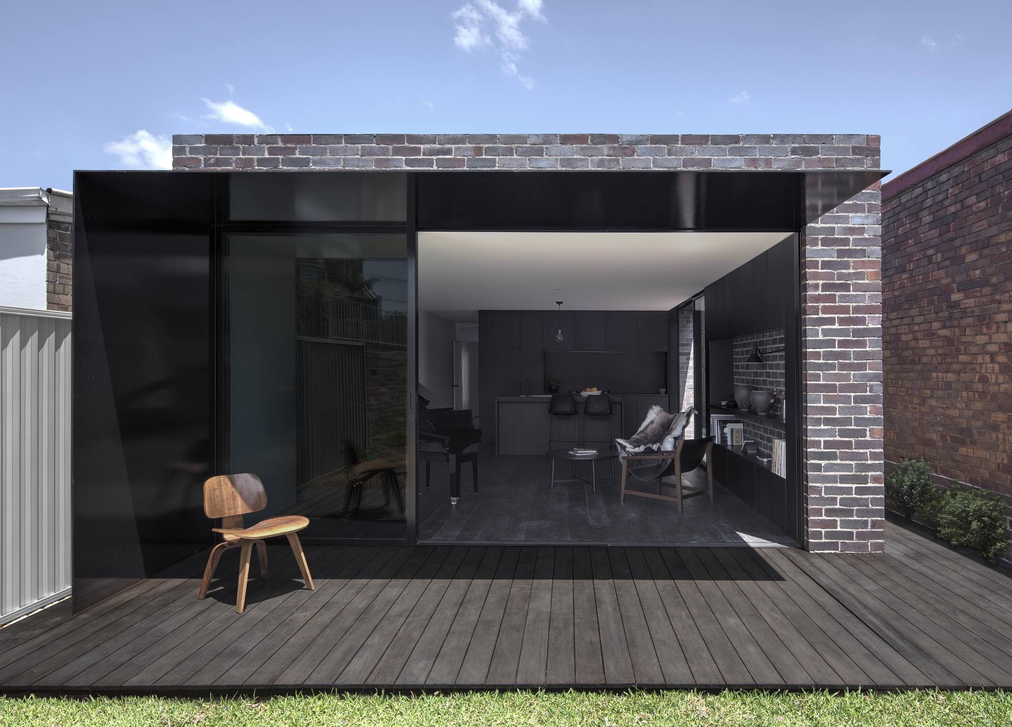Llewellyn House / studioplusthree | ArchDaily