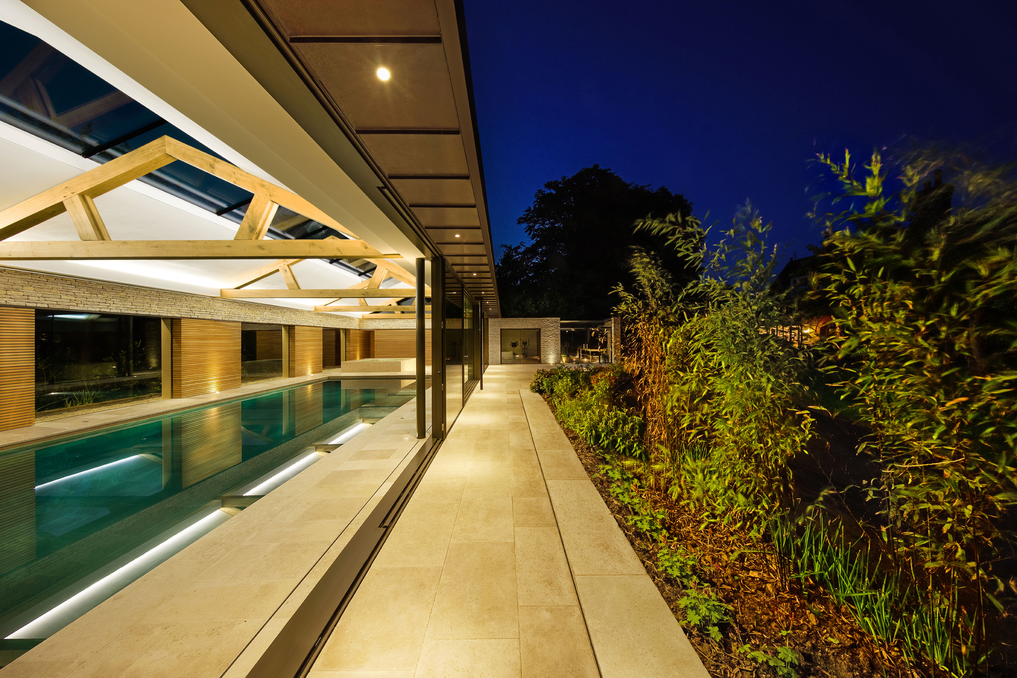 Gallery of The Pool House / Re-Format - 14