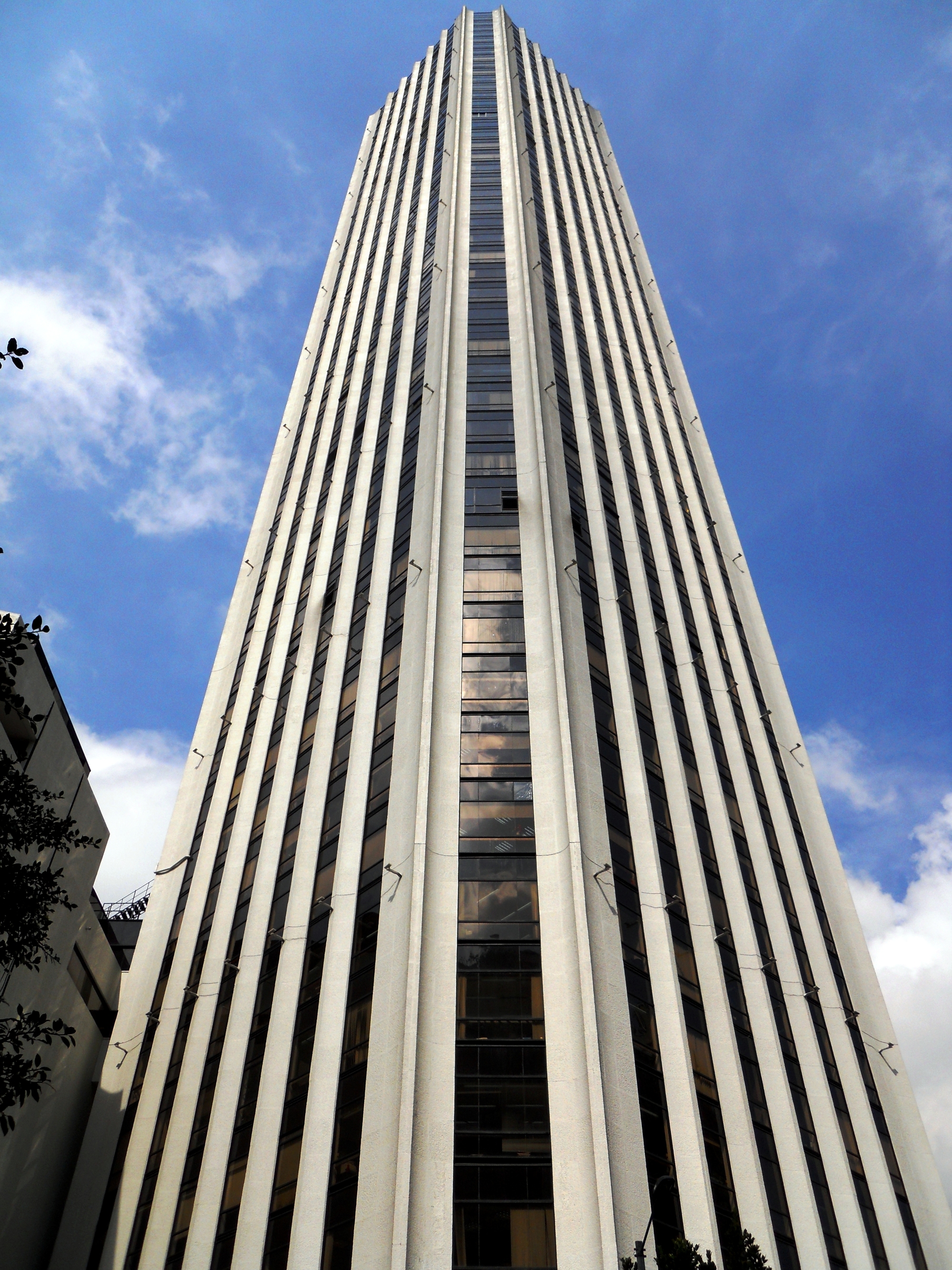 Galería de Clásicos de Arquitectura: Torre Colpatria / Obregón y ...