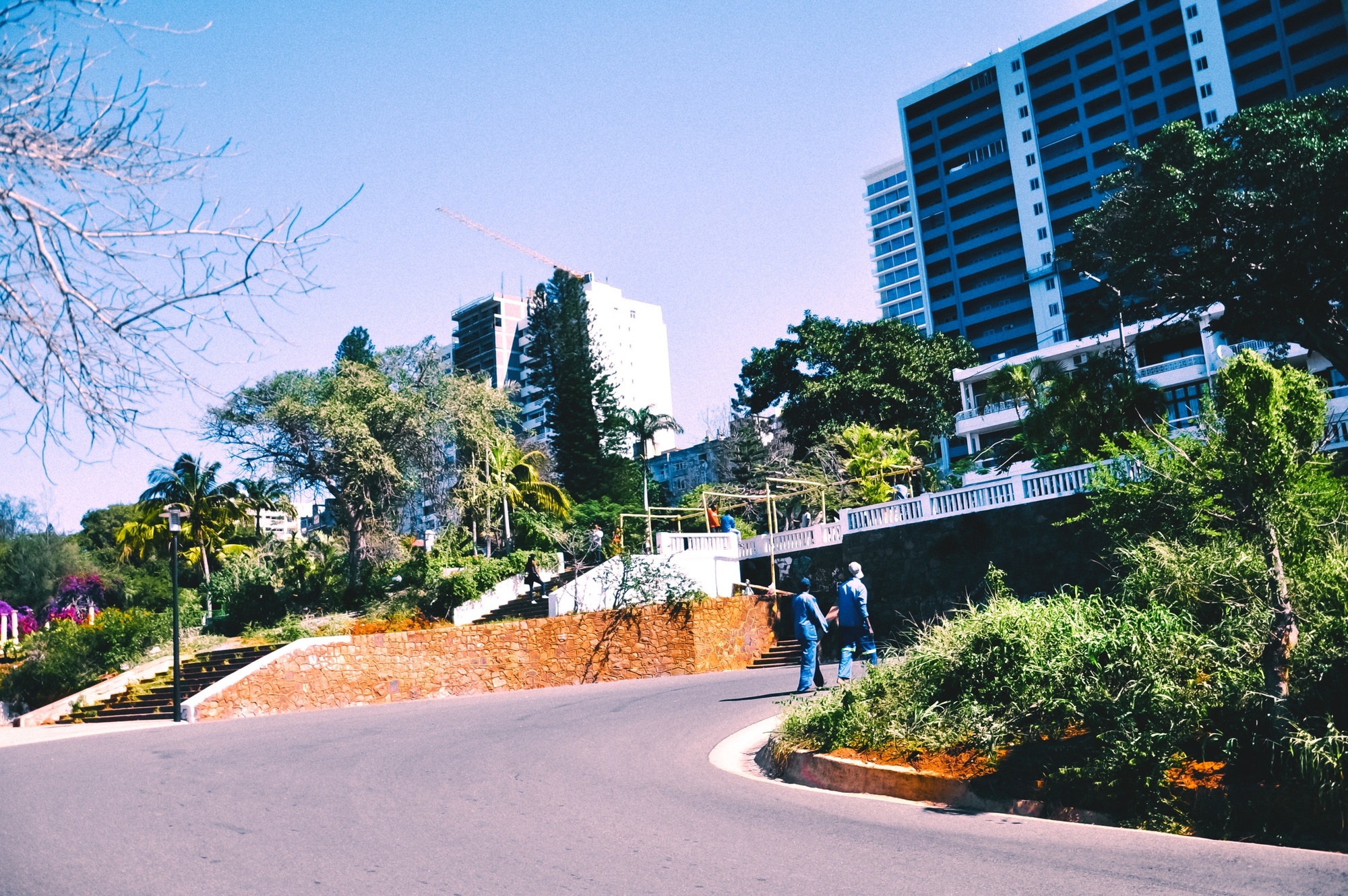 Galeria de Cinema na escada em Maputo / Estúdio 5 Arquitectos - 8