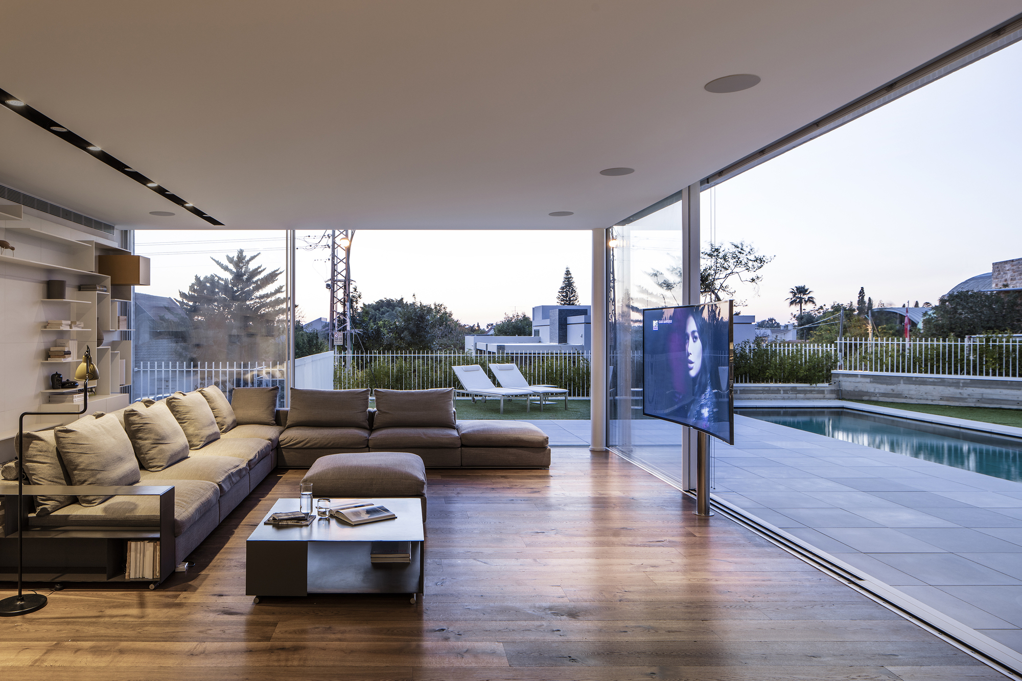 Gallery of Dual House / Pitsou Kedem Architects + Axelrod Architects - 5