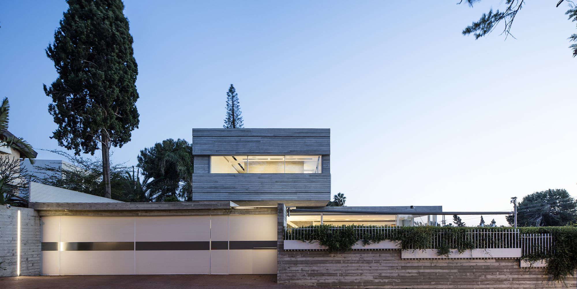 Gallery of Dual House / Pitsou Kedem Architects + Axelrod Architects - 8