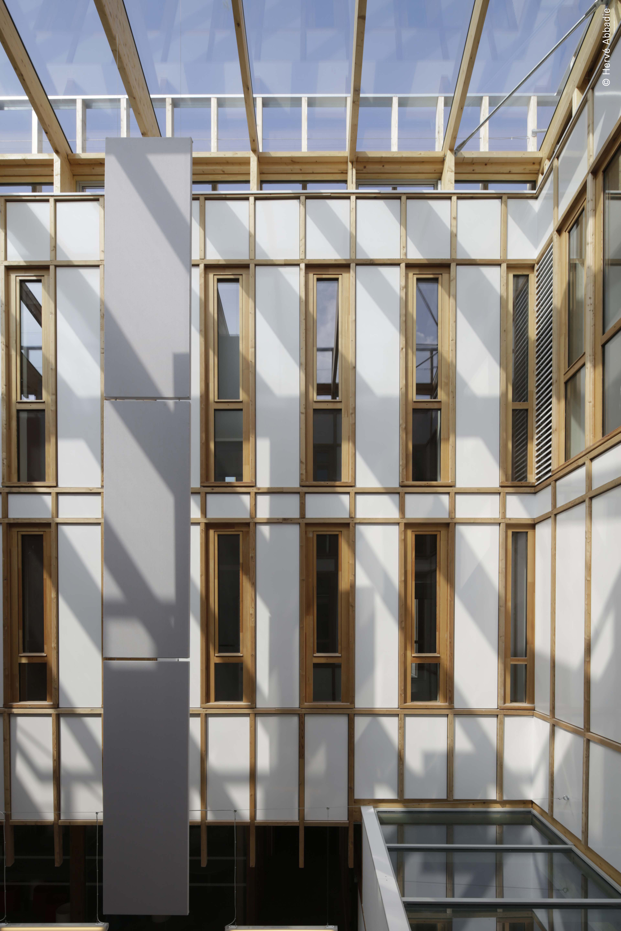 Gallery of Versailles Saint Quentin University Students Headquarters ...