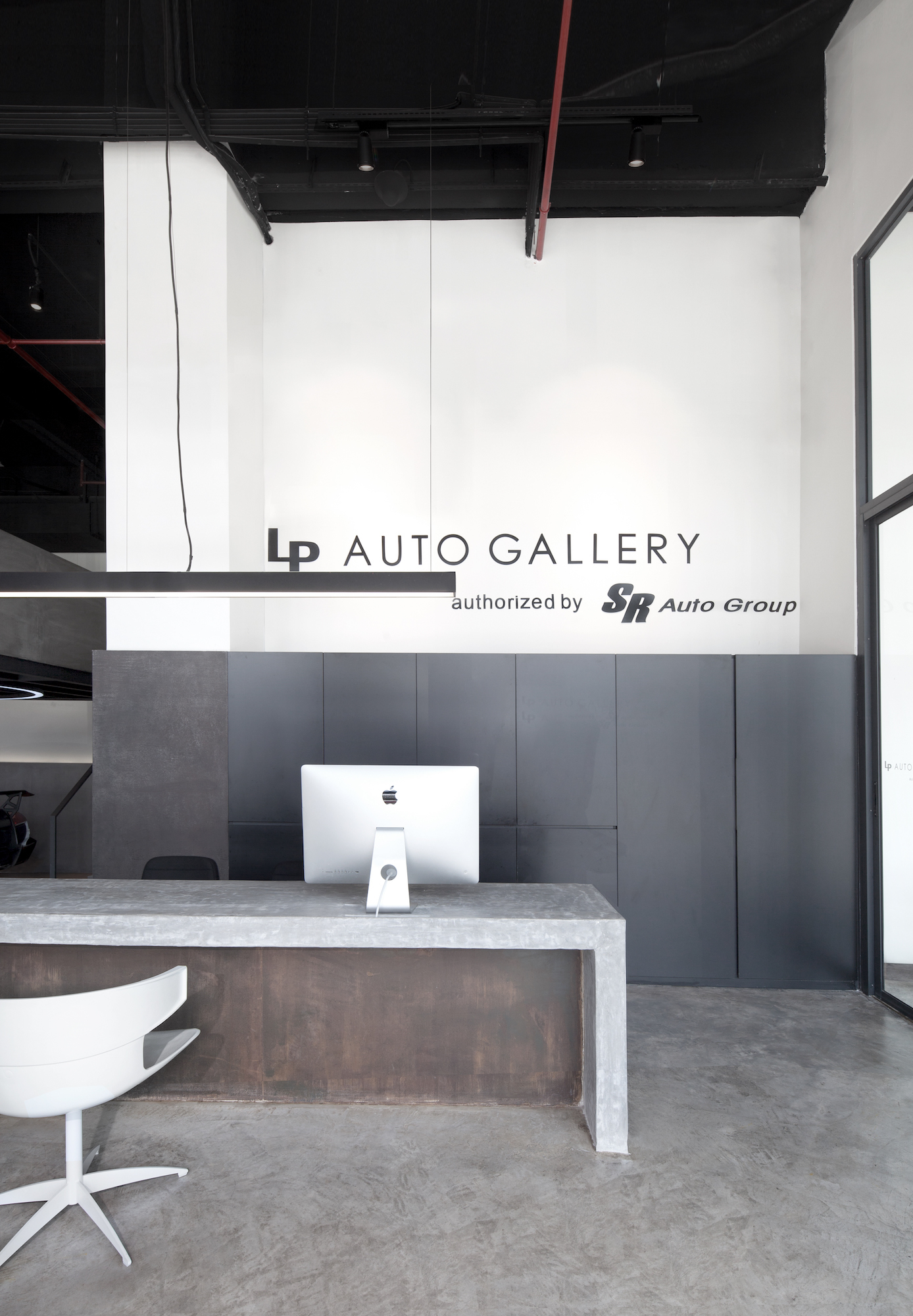 Gallery of Grey. Container | LP AUTO GALLERY / C.DD Design - 10