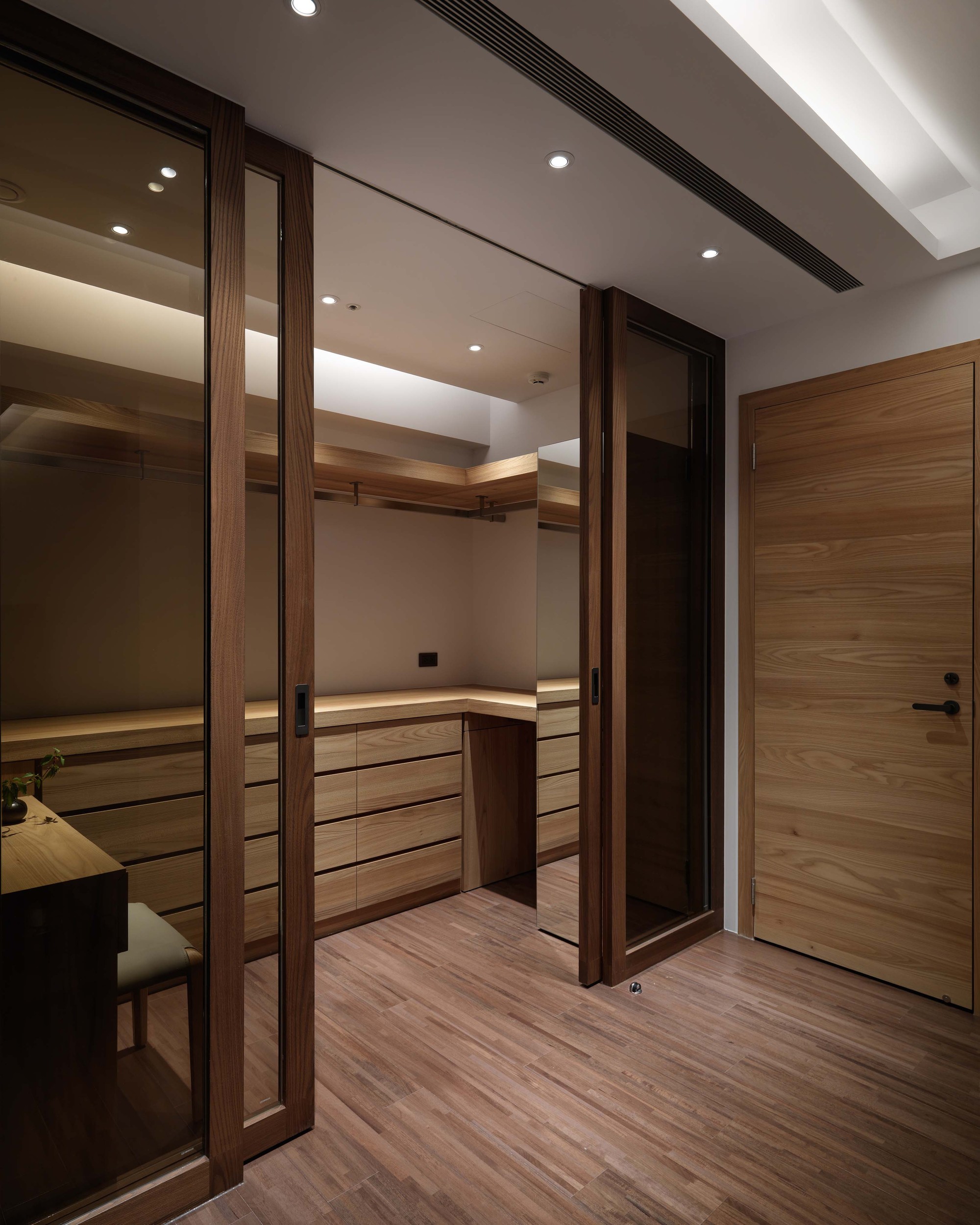 Gallery of Jade Apartment / Ryan Lai Architects - 35