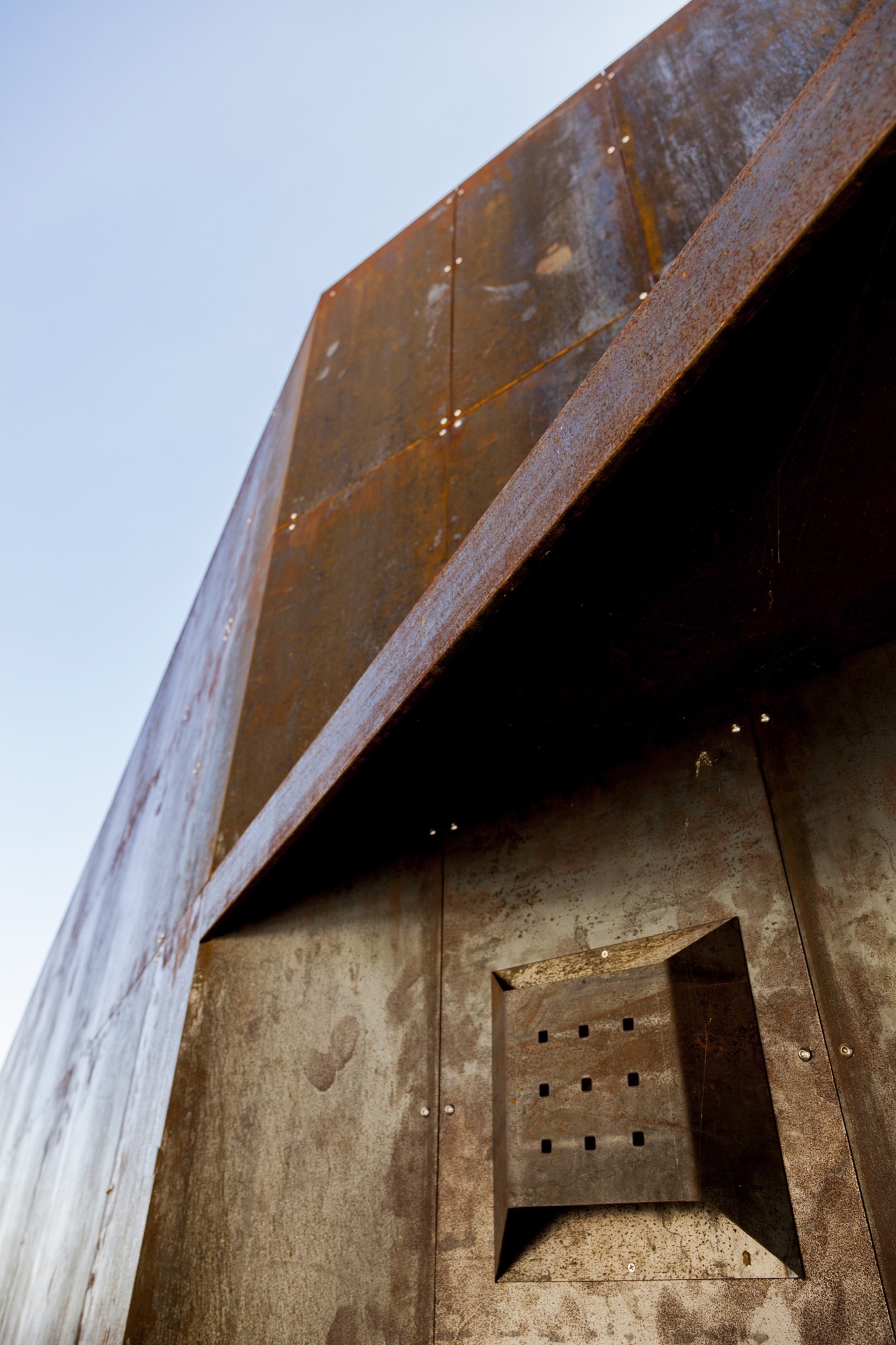 Gallery of Crossing Wall House / Mobile Office Architects - 5