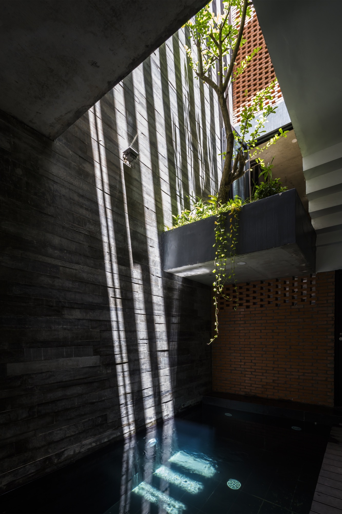 Gallery of Resort in House / Ho Khue Architects - 30