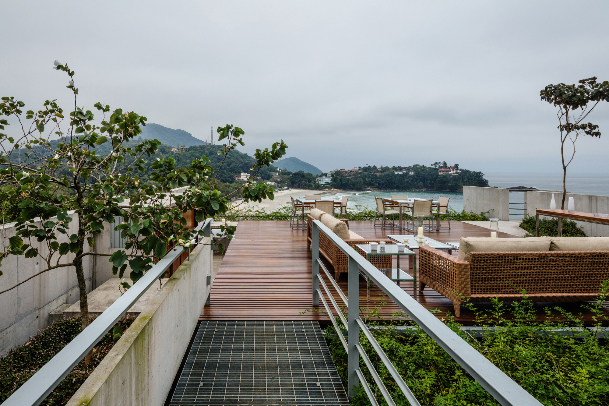 Gallery of Ubatuba House II / SPBR Arquitetos - 23