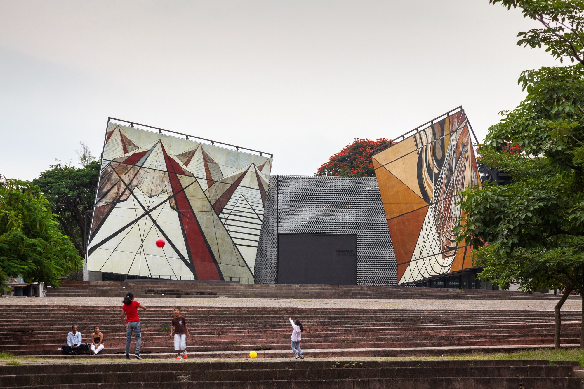 Arquitecta mexicana Frida Escobedo, ganadora del AR Emerging ...