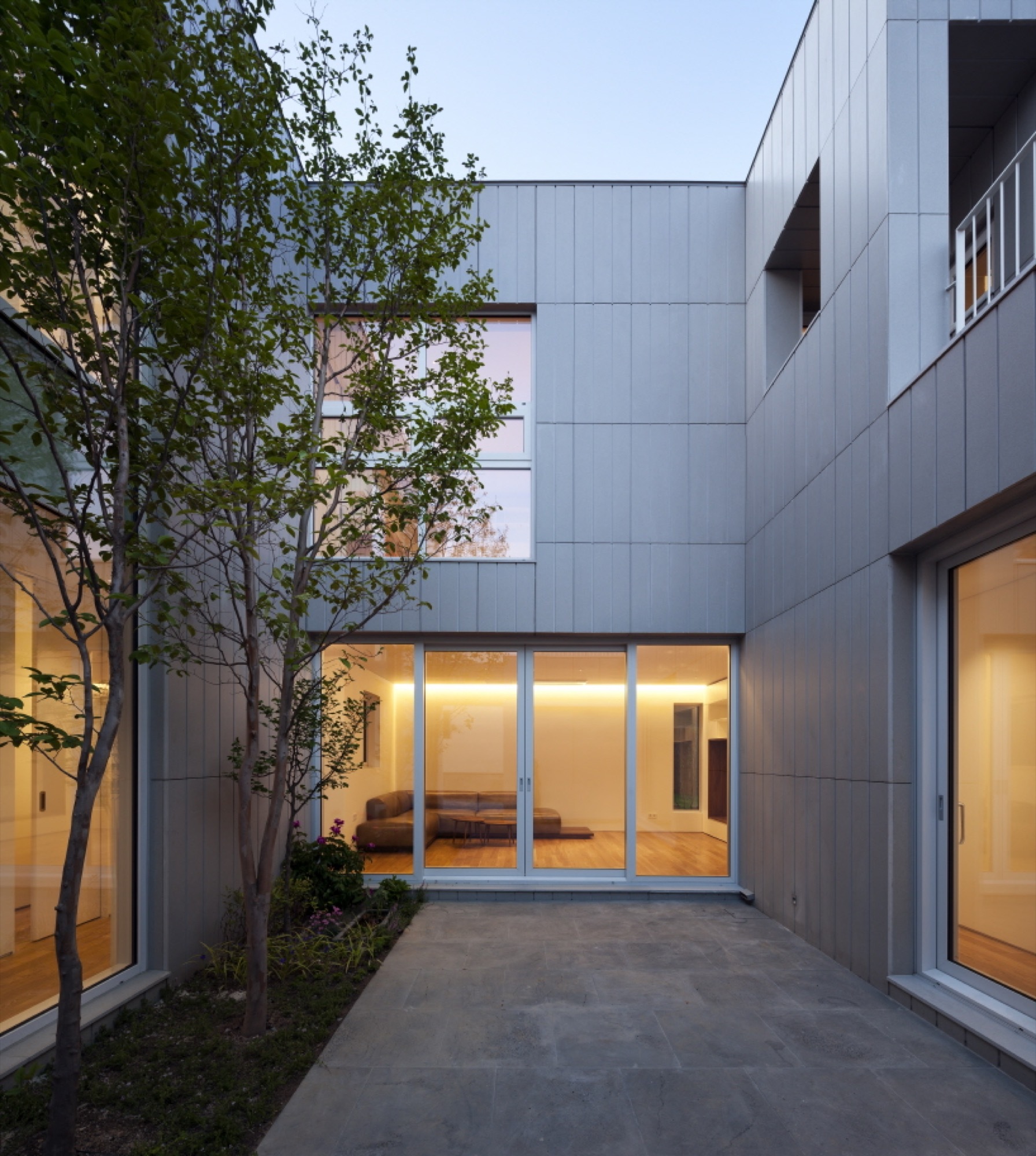 Gallery of Coconut House / D.LIM architects - 3