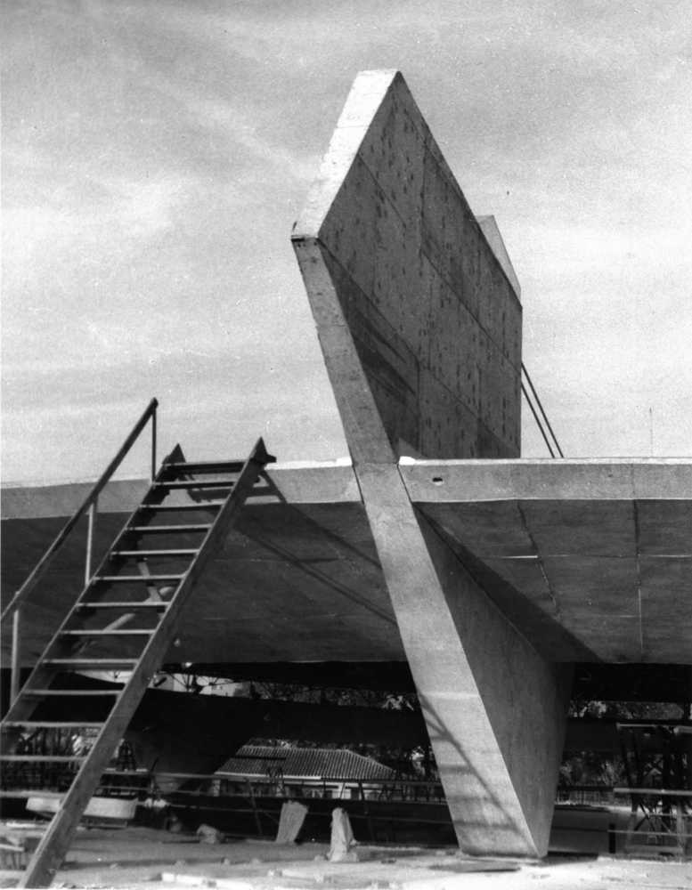 Gallery of Paulo Mendes da Rocha: “Architecture Does Not Desire to Be ...