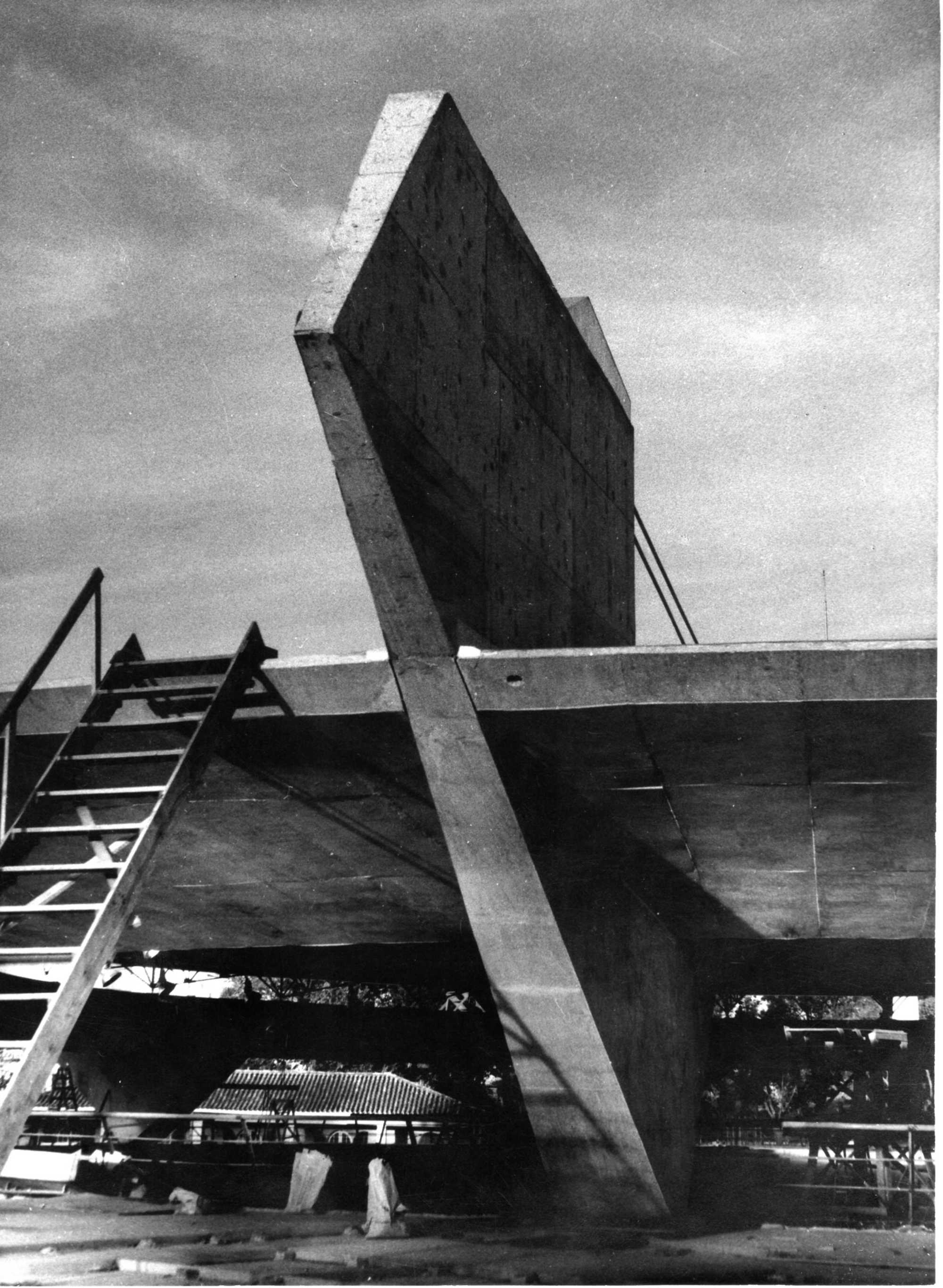 Gallery of Paulo Mendes da Rocha: “Architecture Does Not Desire to Be ...