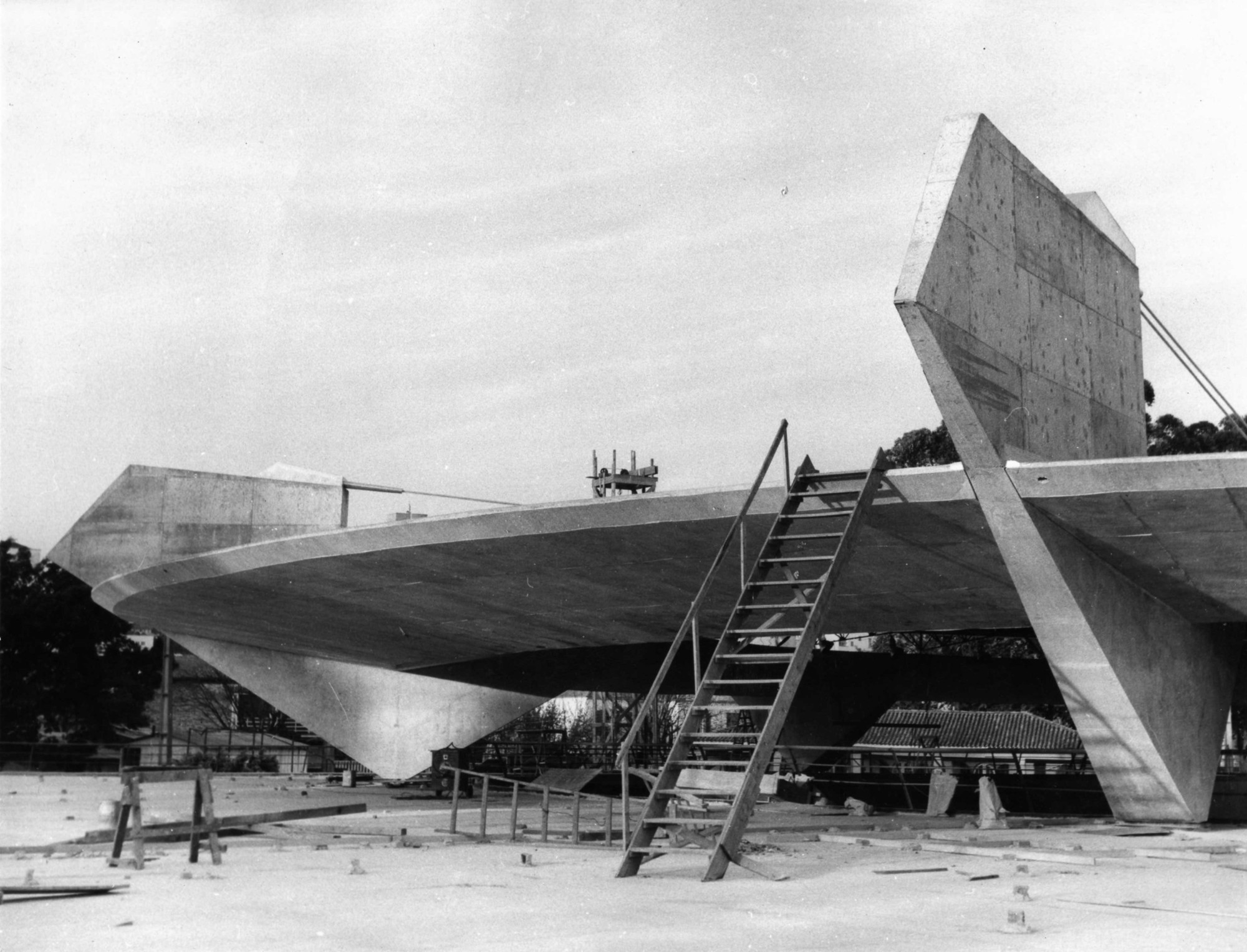 Gallery of Paulo Mendes da Rocha: “Architecture Does Not Desire to Be ...