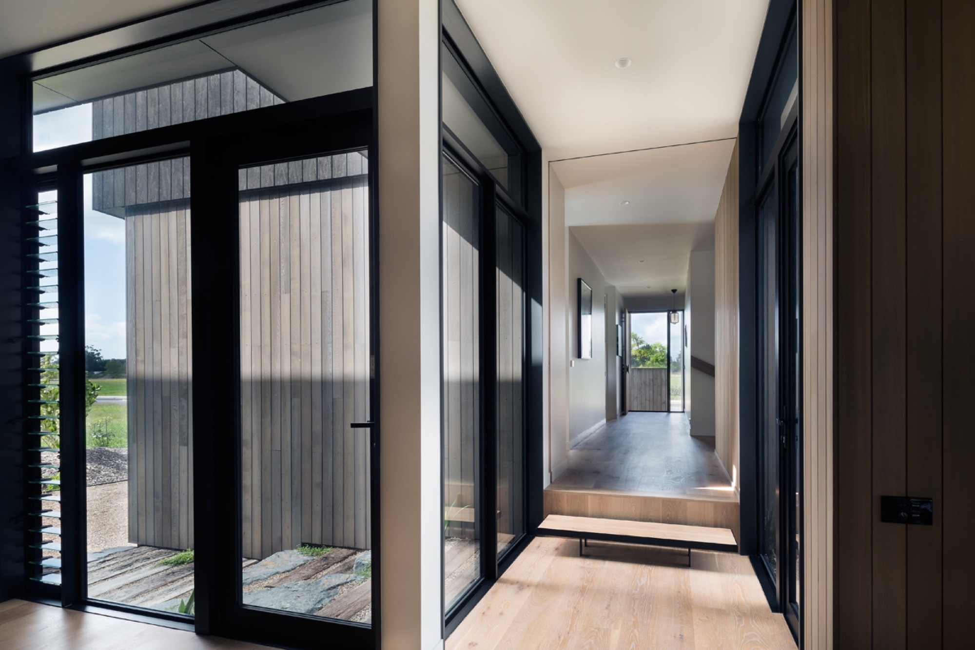 Gallery of House Under Eaves / MRTN Architects - 17