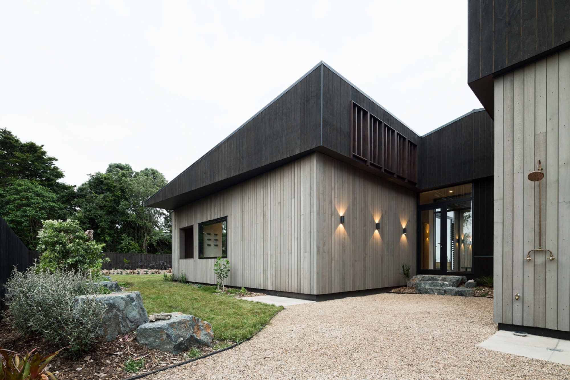 Gallery of House Under Eaves / MRTN Architects - 12