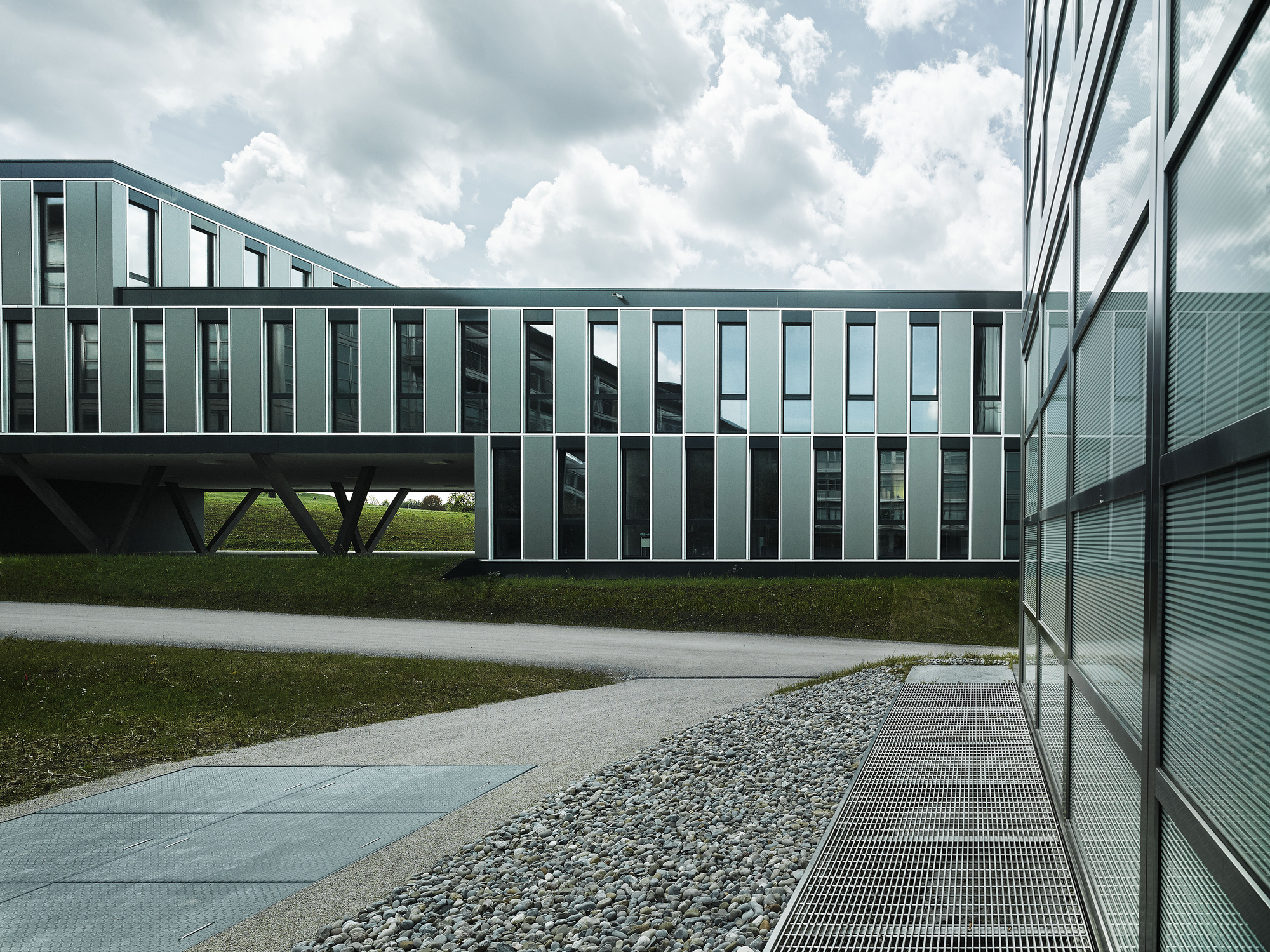 Gallery of HCP Office and Seminar Building / Züst Gübeli Gambetti - 8