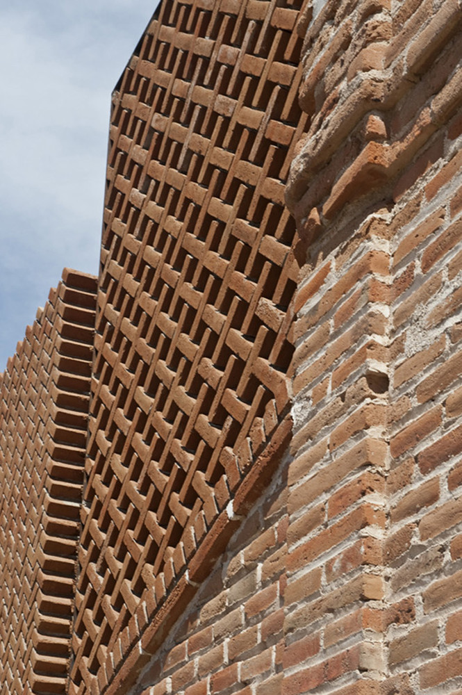 Gallery of 16 Details of Impressive Brickwork - 20