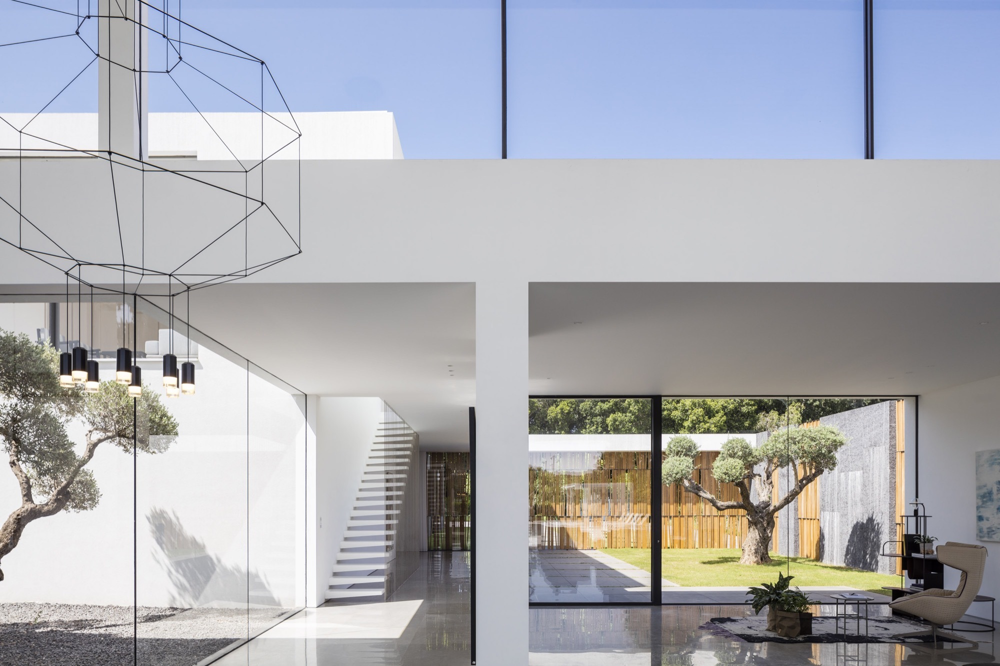 Gallery of F House / Pitsou Kedem Architects - 12