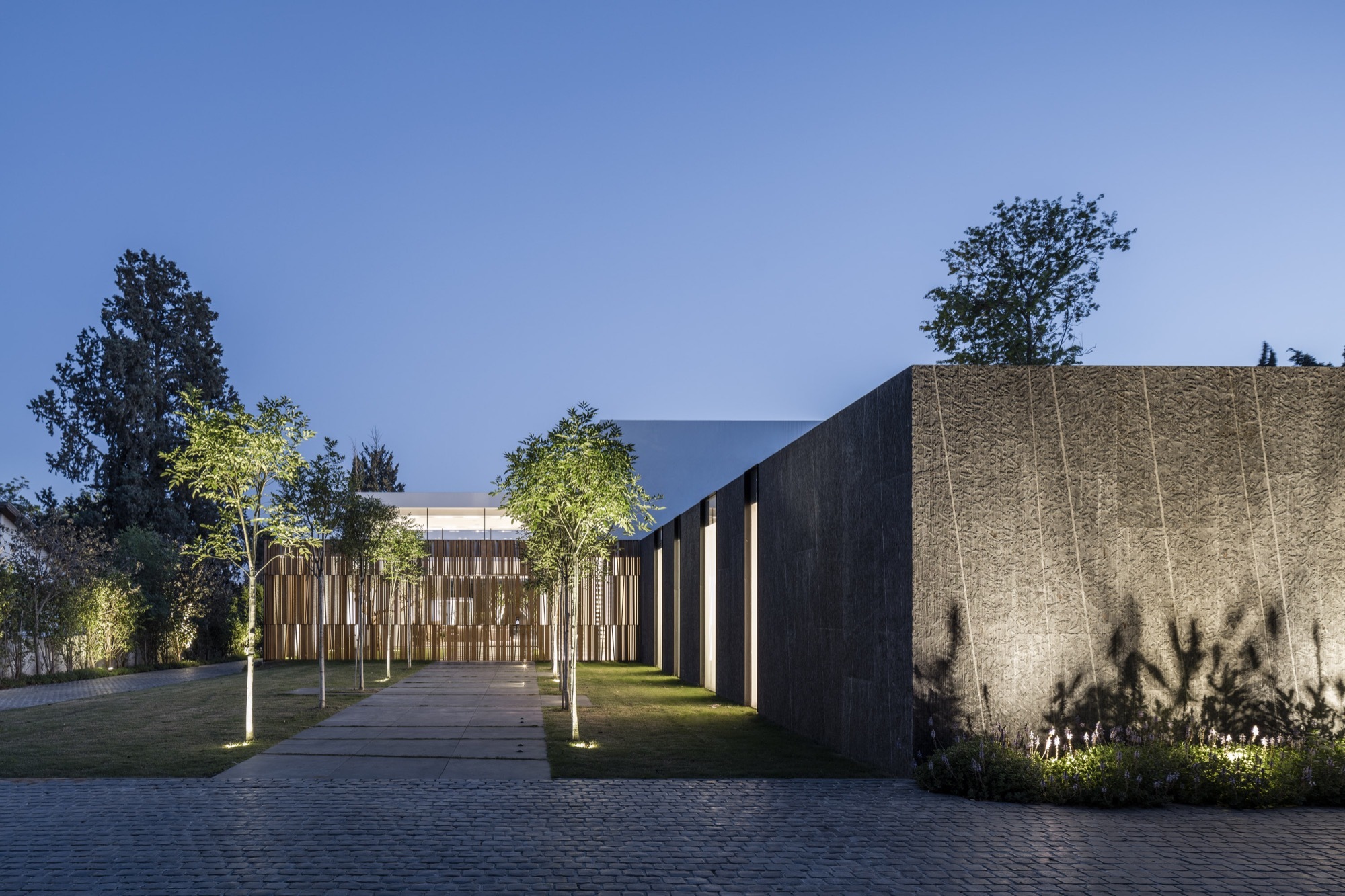 Gallery of F House / Pitsou Kedem Architects - 20