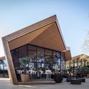 Restaurante Boos Beach Club / Metaform architects | ArchDaily en Español