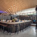 Restaurante Boos Beach Club / Metaform architects | ArchDaily en Español