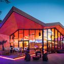 Restaurante Boos Beach Club / Metaform architects | ArchDaily en Español