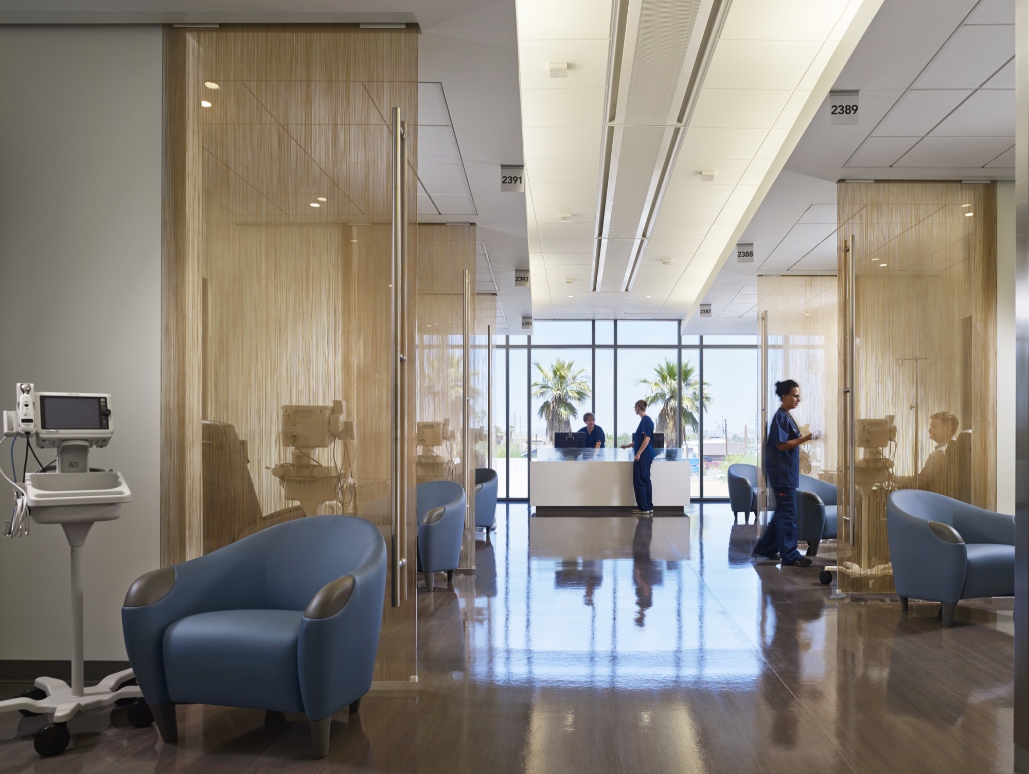 Gallery of University of Arizona Cancer Center / ZGF Architects - 6