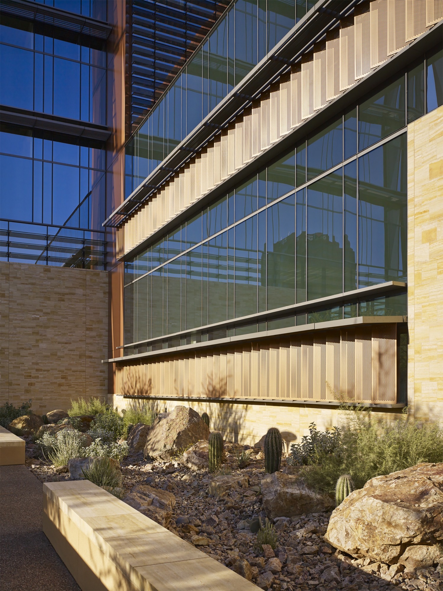 Galería de Centro de Cancer de la Universidad de Arizona / ZGF ...