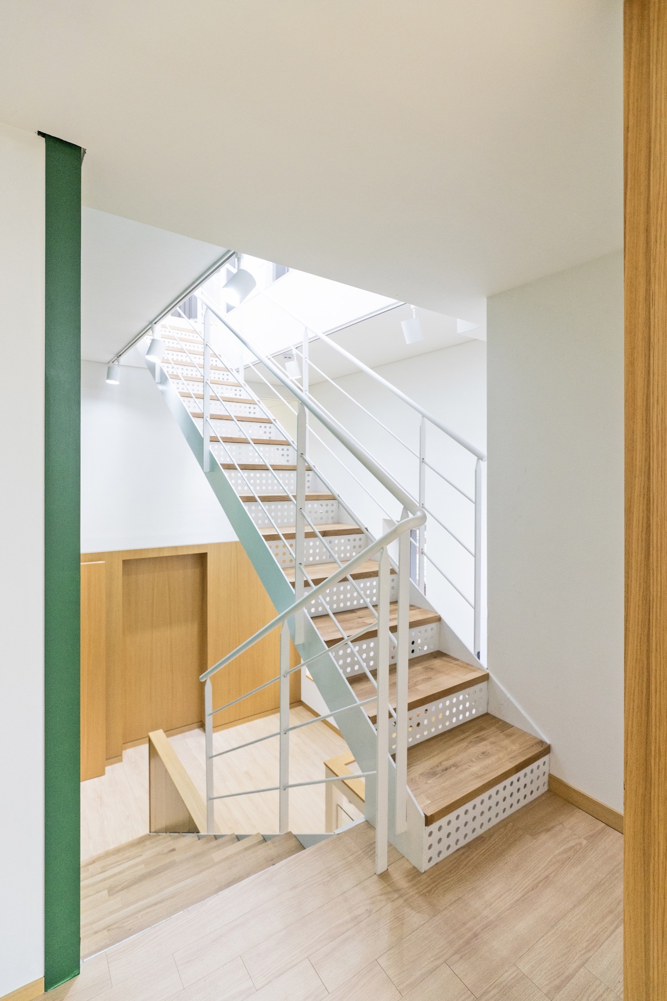 Gallery of Corner House / Boundaries architects - 6
