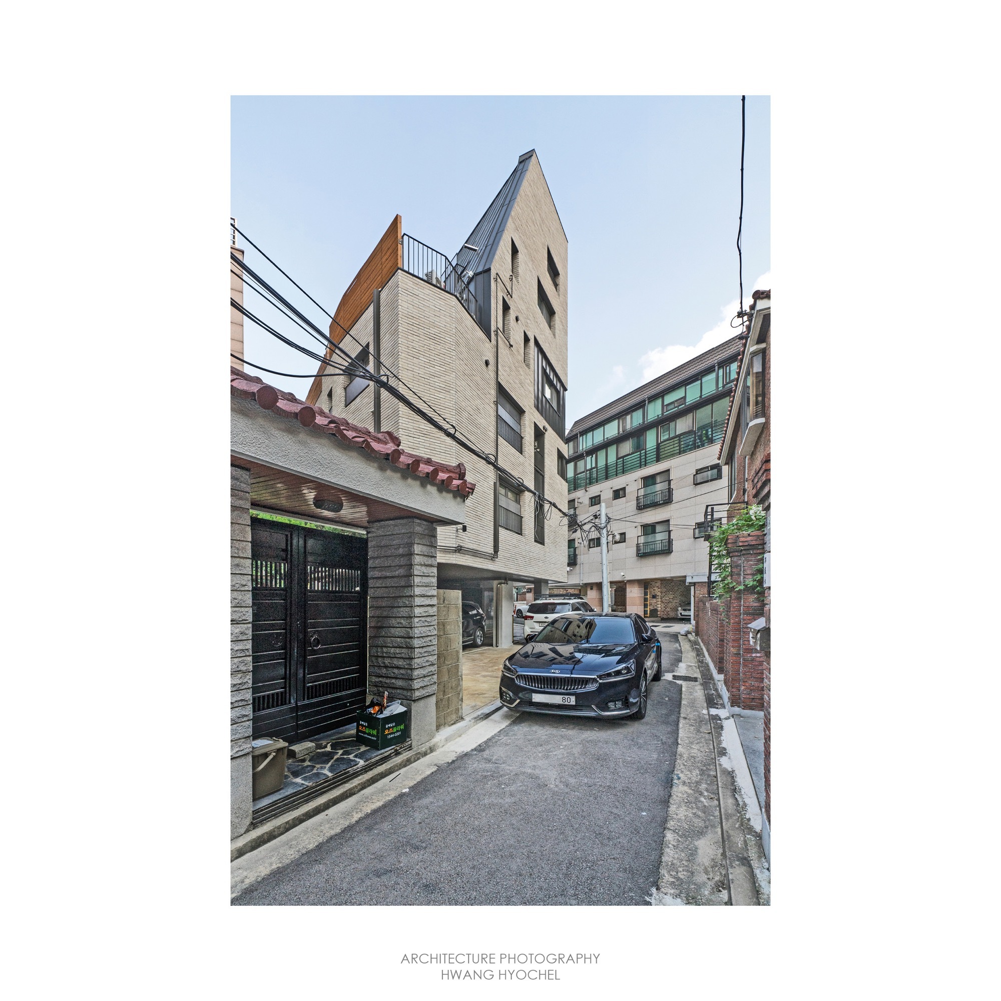 Gallery of Corner House / Boundaries architects - 13