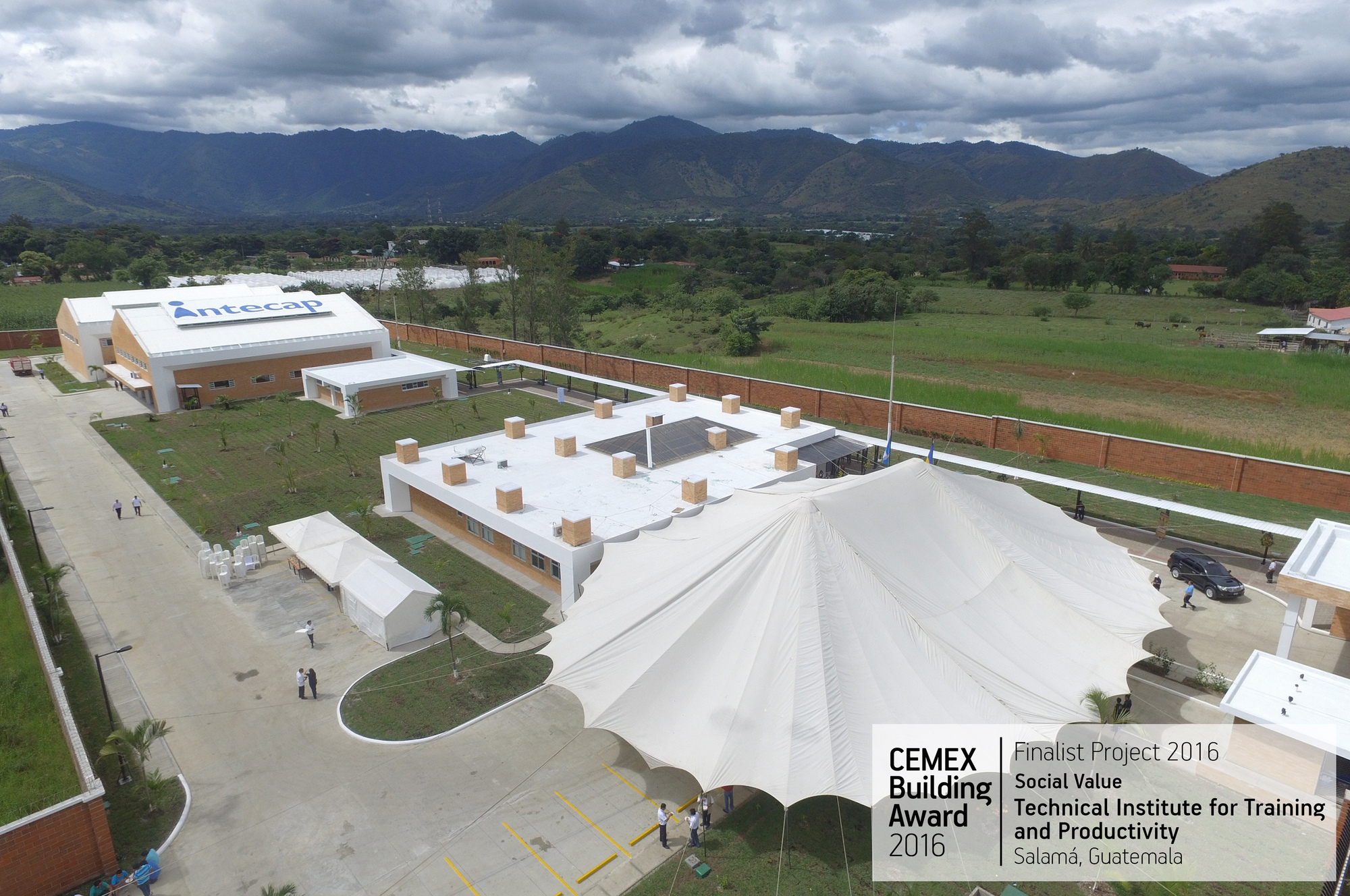 Gallery of CEMEX Building Award Finalists 2016 International Edition - 53