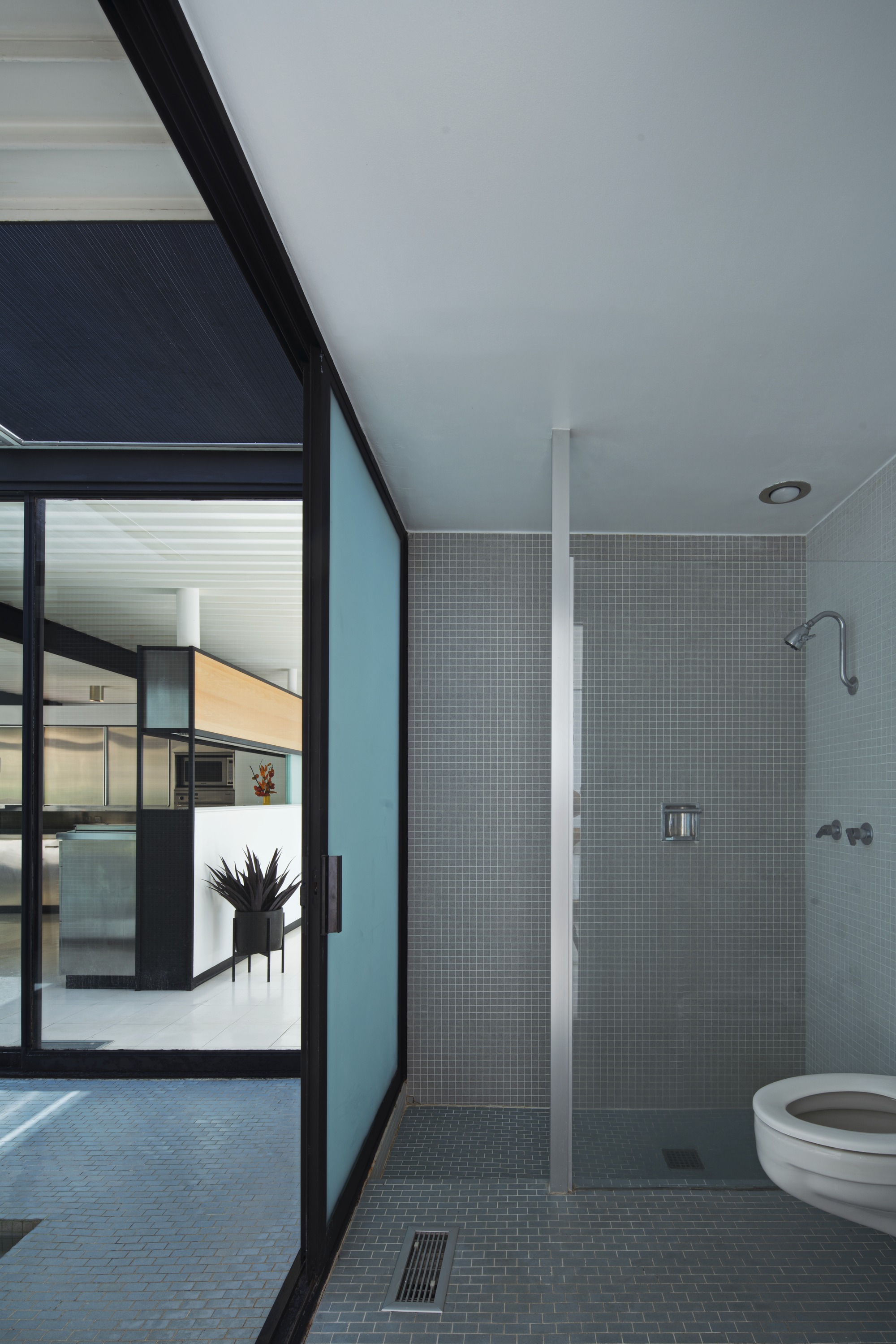 Gallery of Pierre Koenig’s Historic Case Study House #21 Could Be Yours ...