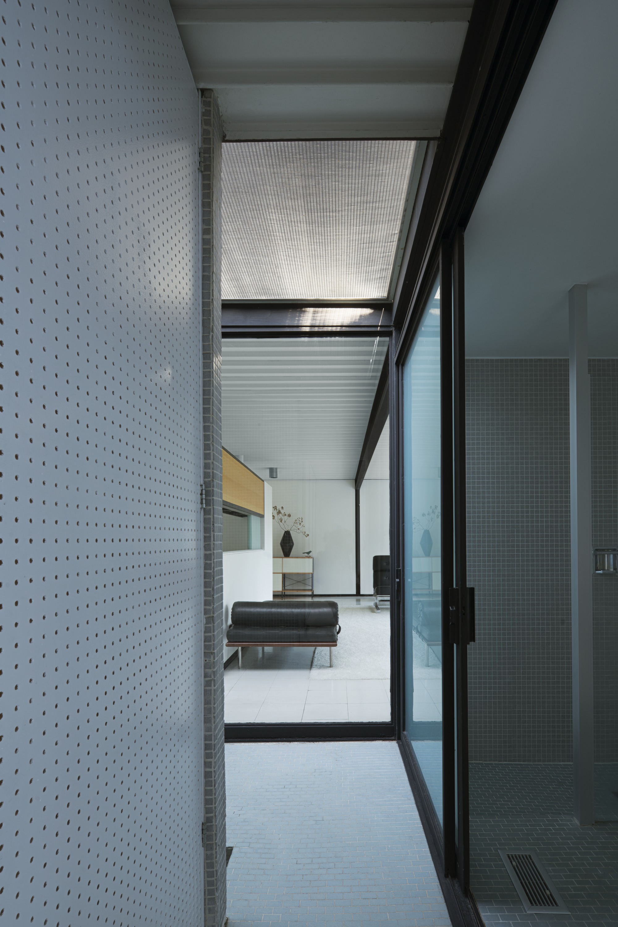 Gallery of Pierre Koenig’s Historic Case Study House #21 Could Be Yours ...