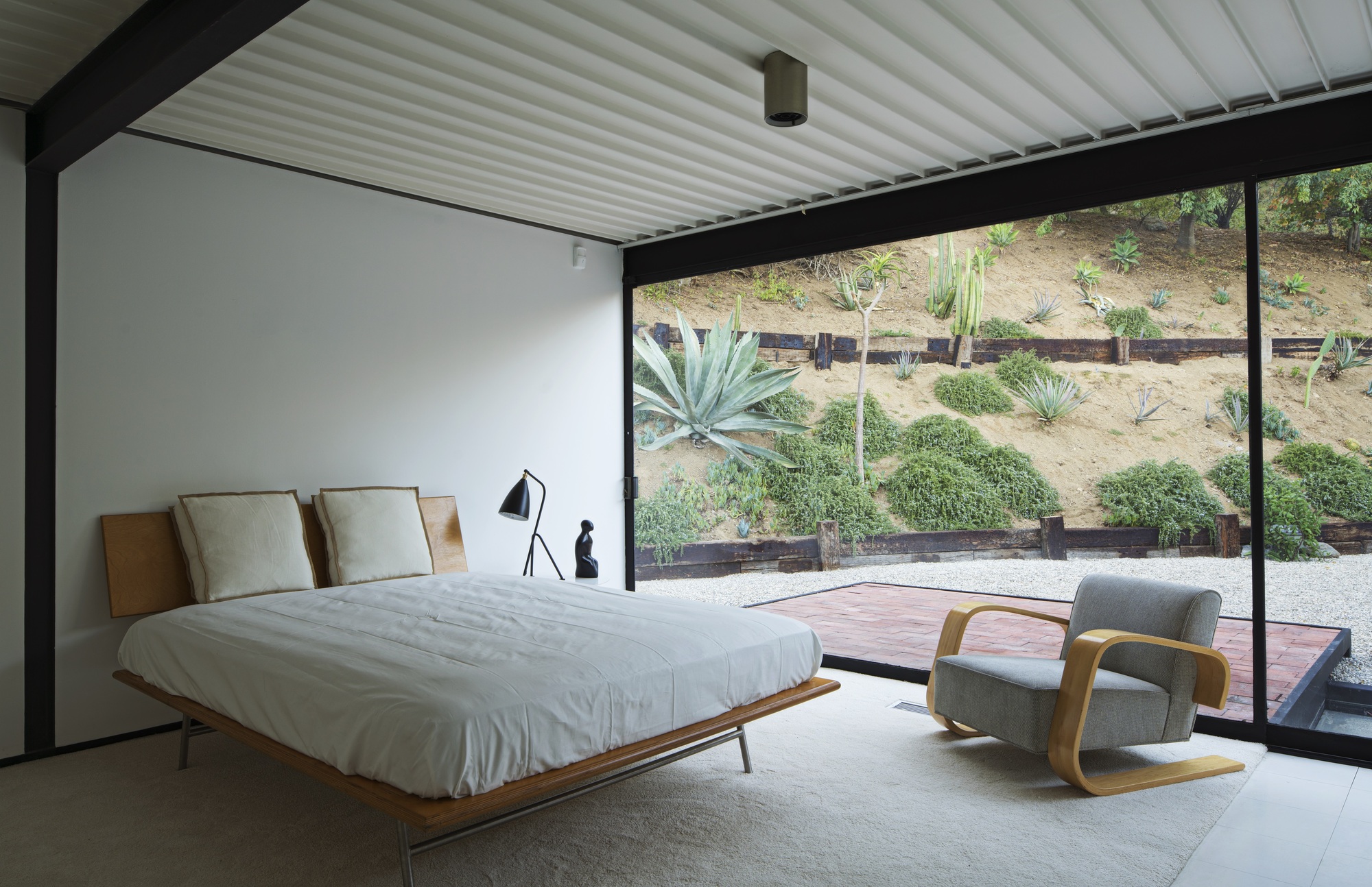 Gallery of Pierre Koenig’s Historic Case Study House #21 Could Be Yours ...