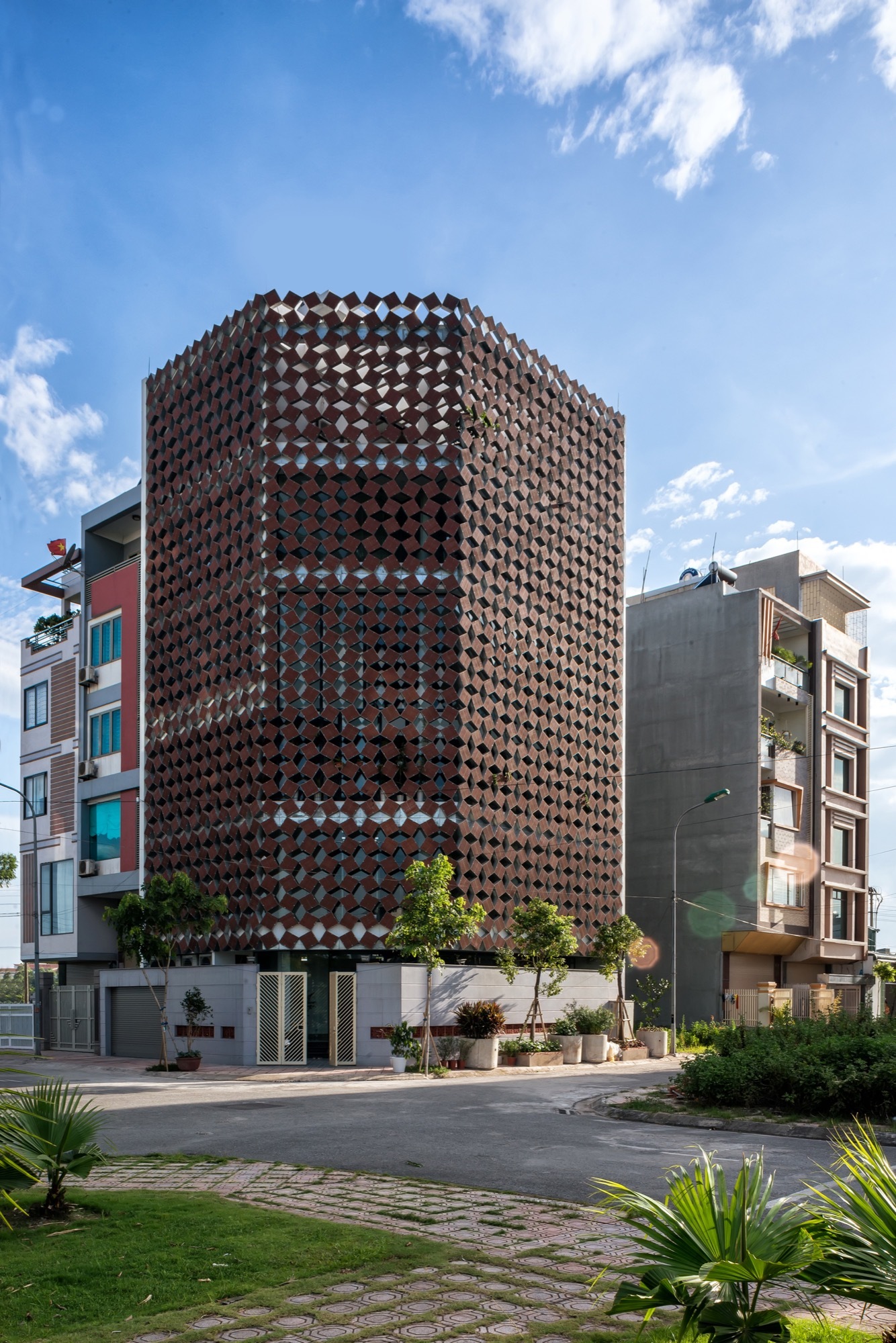 Gallery of Properly Breathing House / H&P Architects - 6