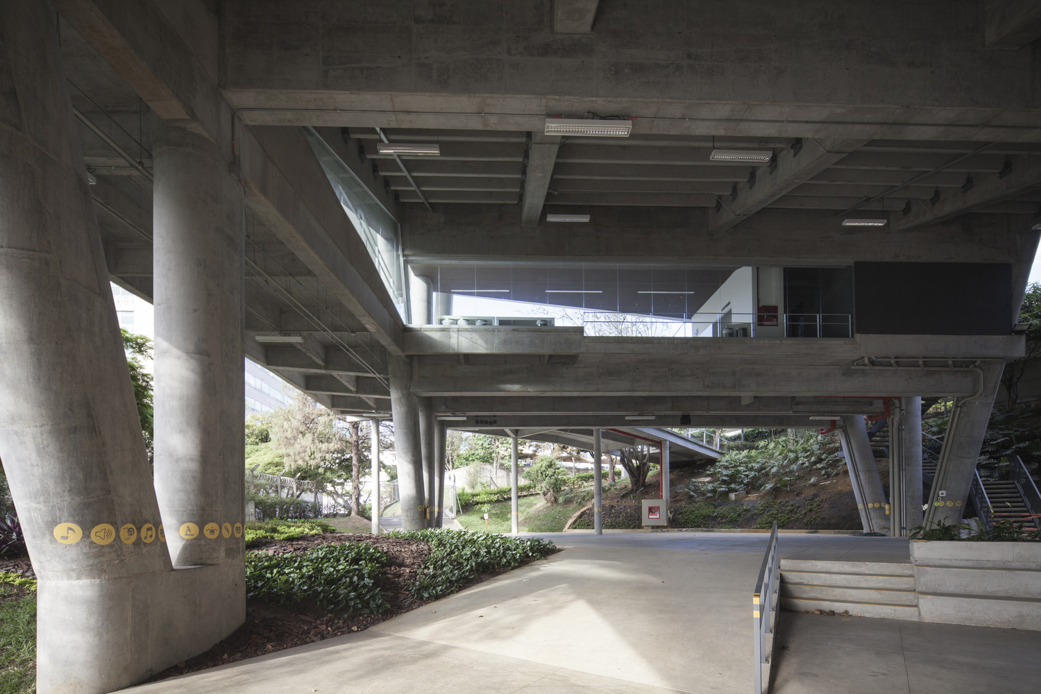 Gallery of Concrete Wonders: 40 Impressive Details Using the Cement ...
